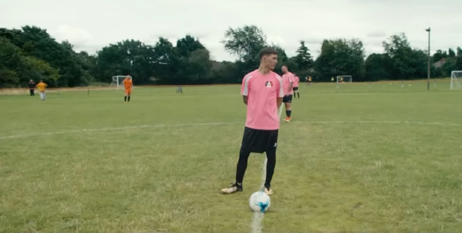 Carling features LGBT football team in new TV ad | PinkNews
