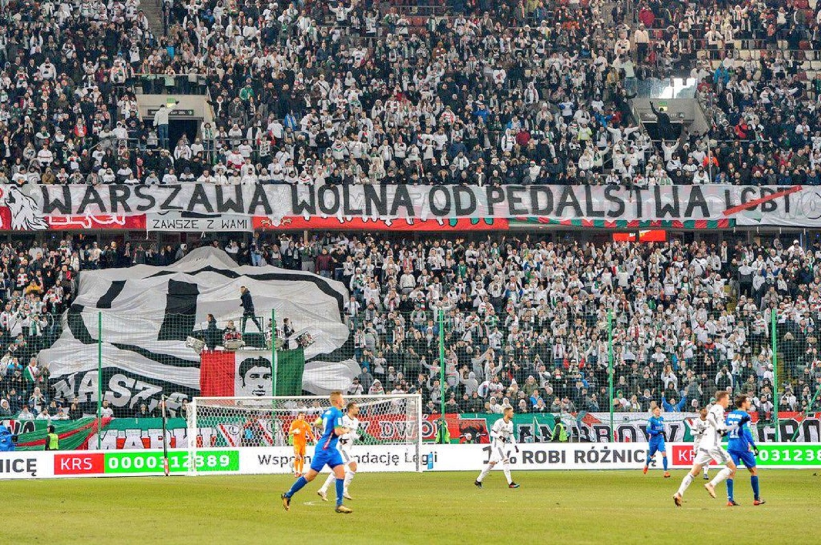 Polish football club Legia Warsaw condemns anti-LGBT banner | PinkNews