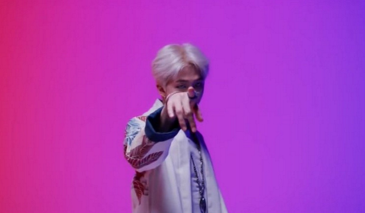 BTS rapper Kim Namjoon stuns fans by performing with bisexual colours ...