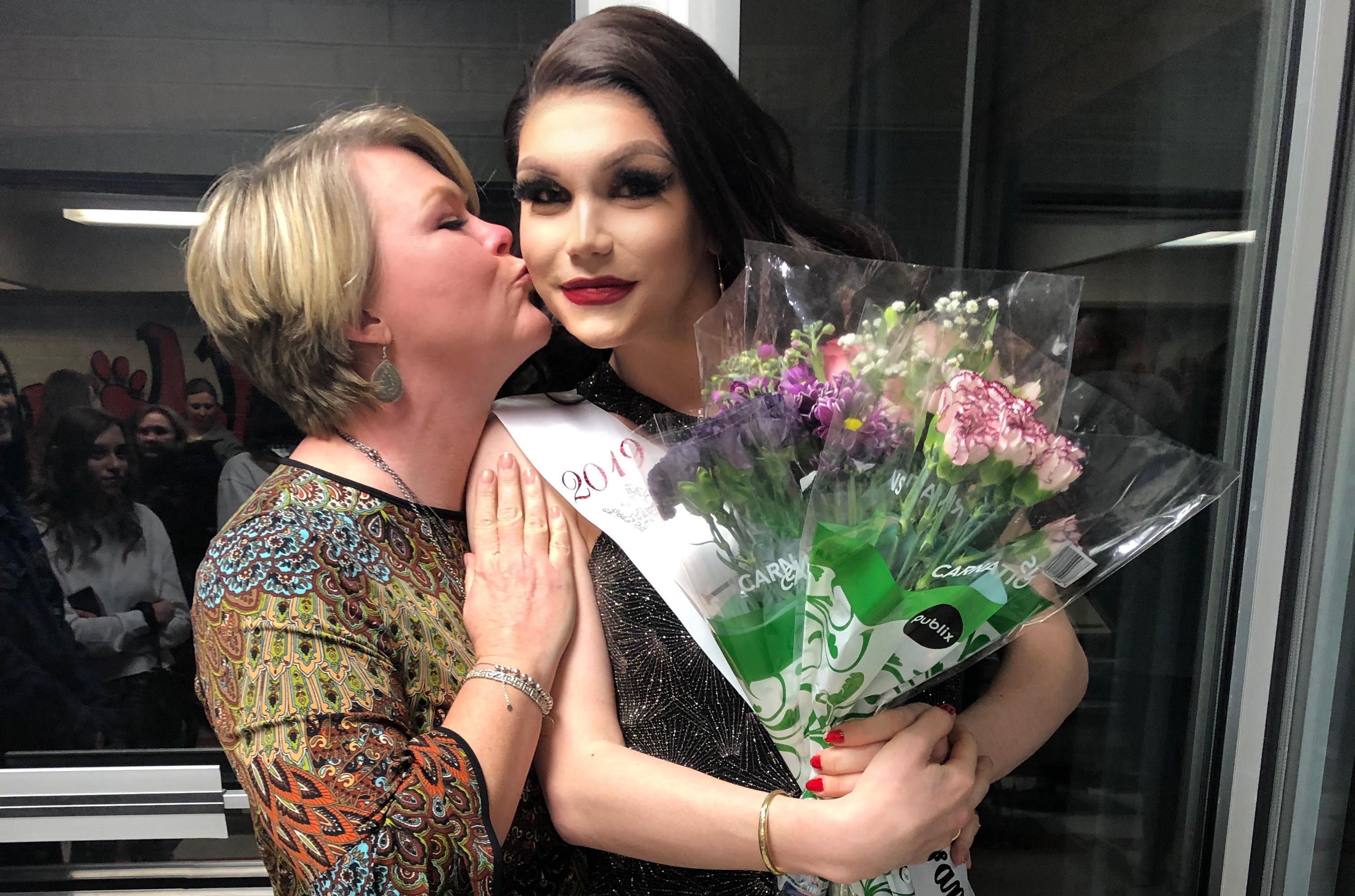 US: Transgender teens sweep homecoming court | PinkNews
