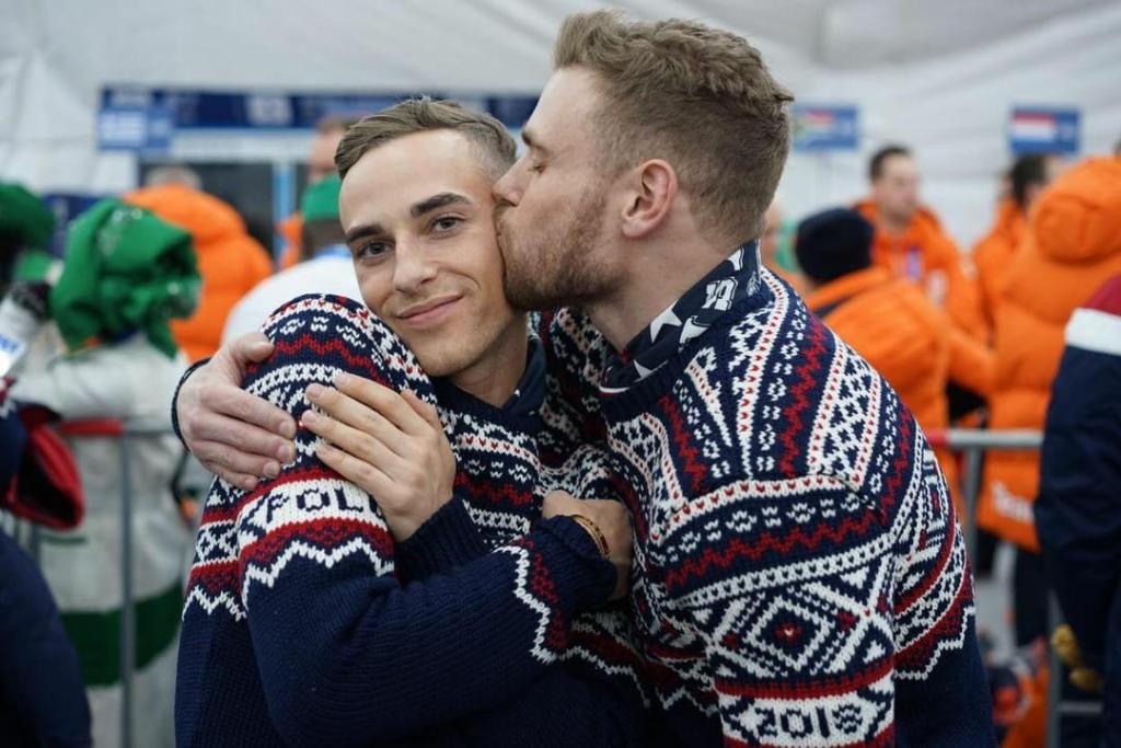 Straight men in ‘bromances’ share kisses and cuddles according to ...
