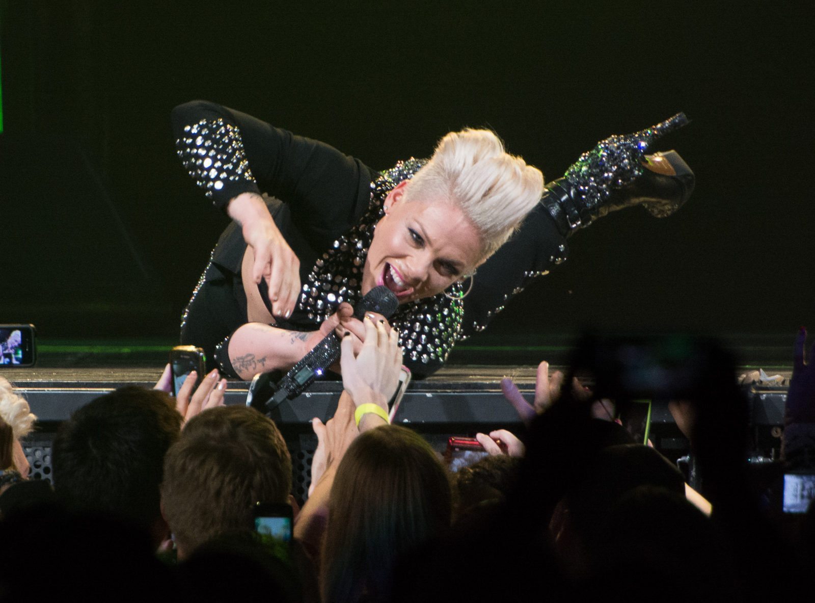 Pink refuses to label her sexuality: 'Leave it alone'
