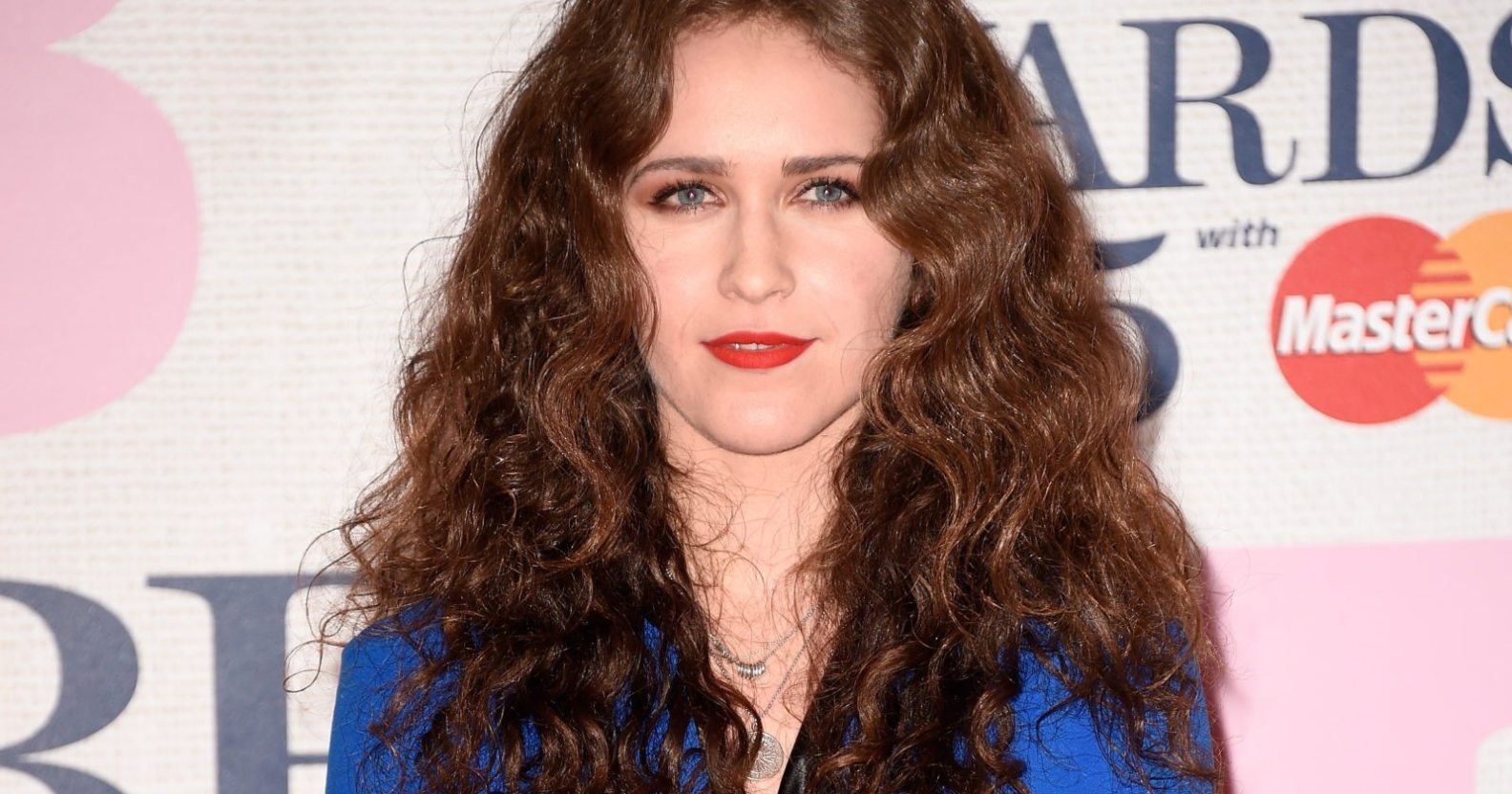 Singer Rae Morris opens up about sexuality and gender fluidity | PinkNews