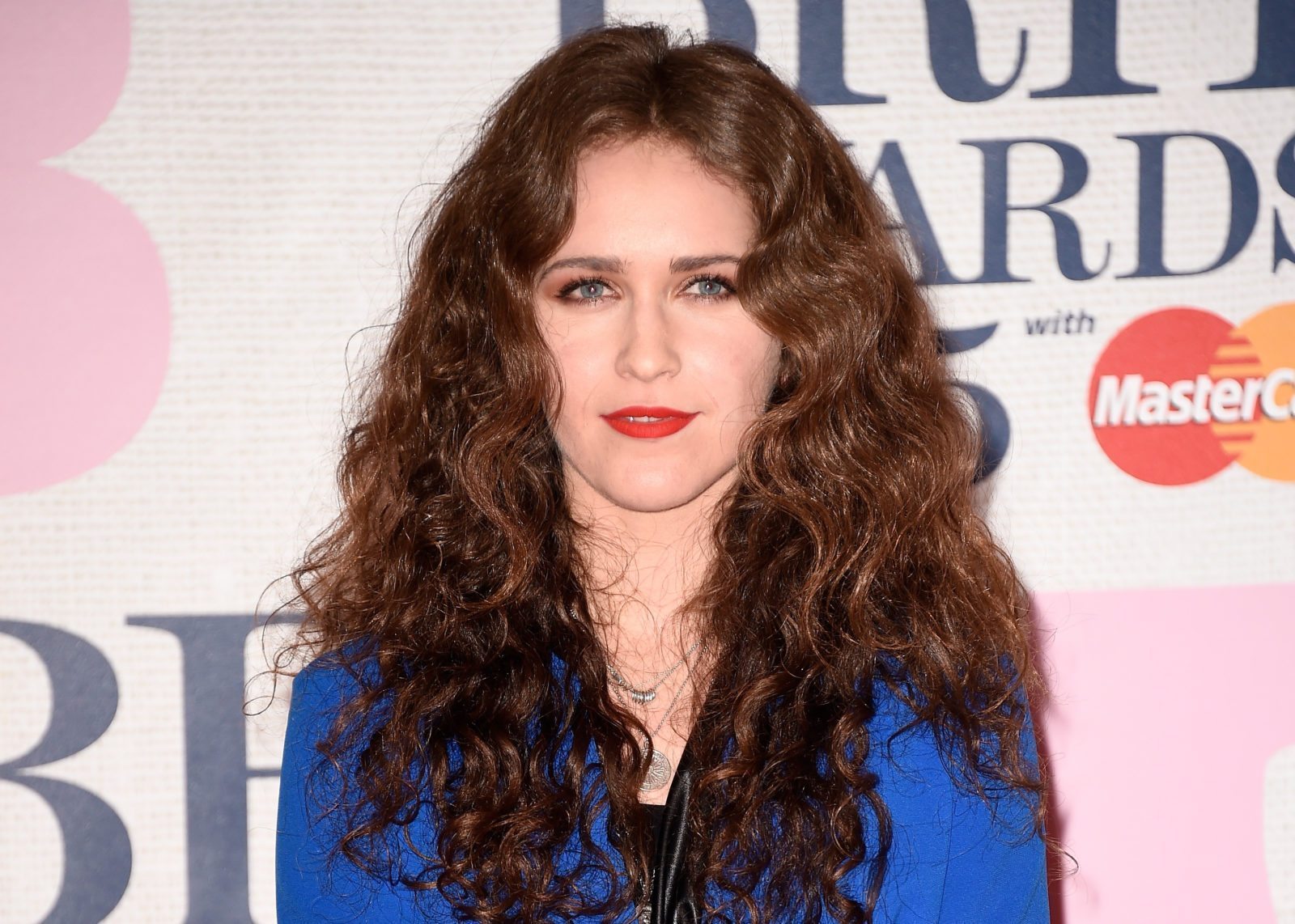 Singer Rae Morris opens up about sexuality and gender fluidity | PinkNews