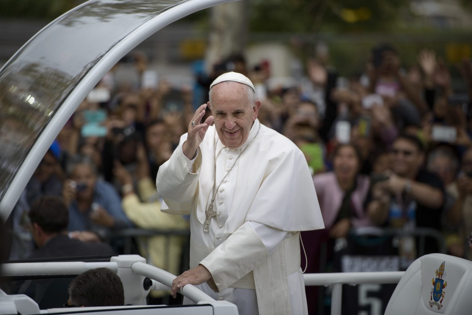 Pope Francis accused of 'lying' about meeting with Kim Davis | PinkNews