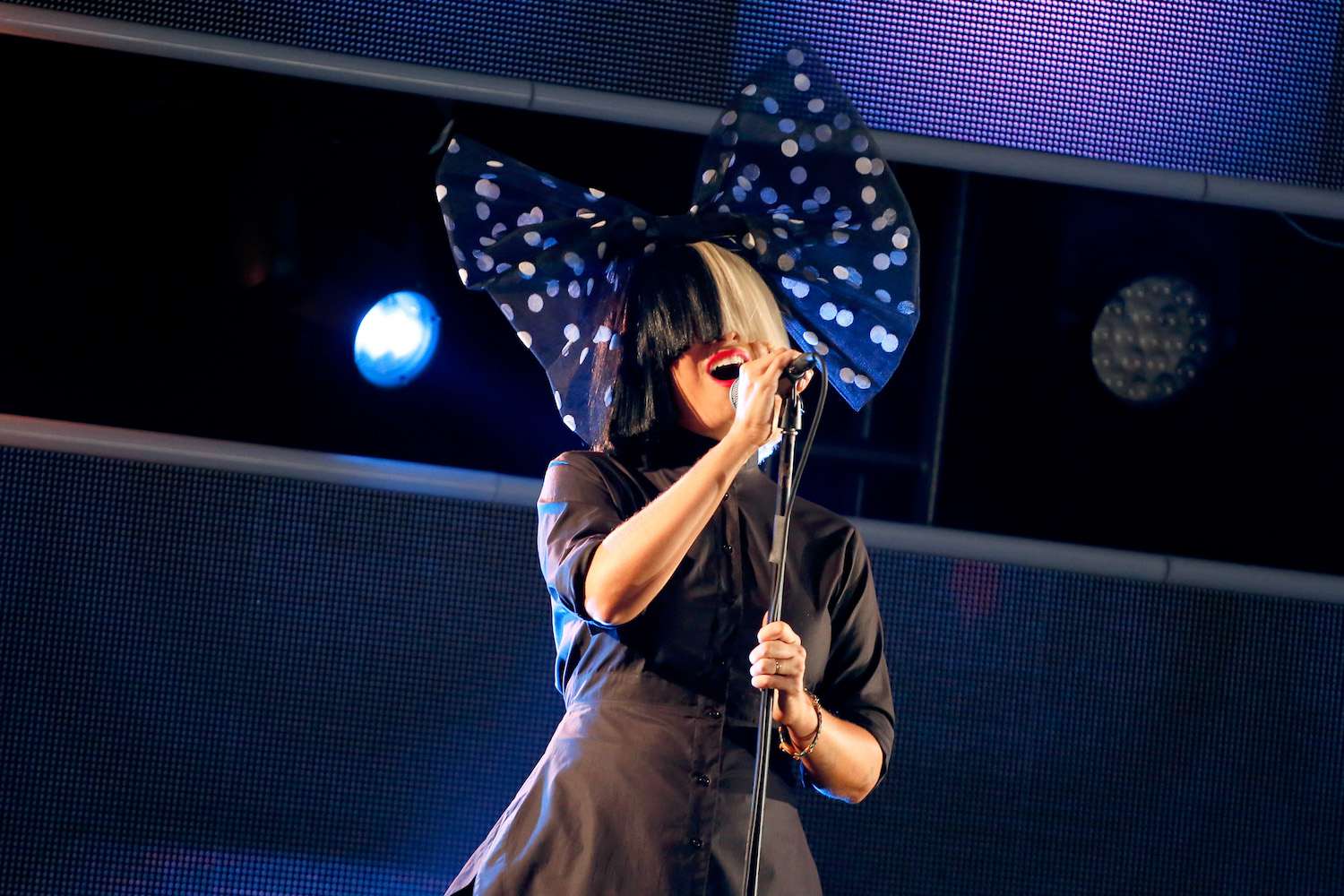 Check out Sia's 'Unforgettable' cover for the Finding Dory soundtrack ...