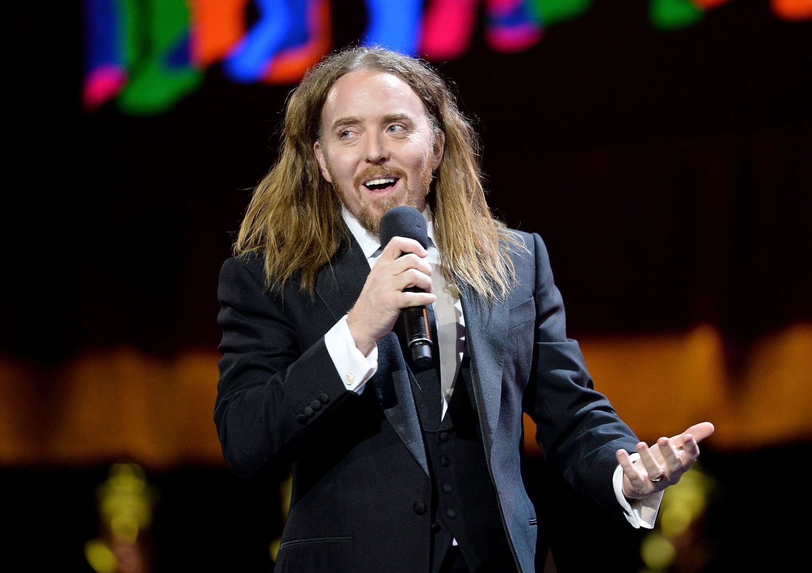 Comedian Tim Minchin rewrites iconic Australian song to protest ...
