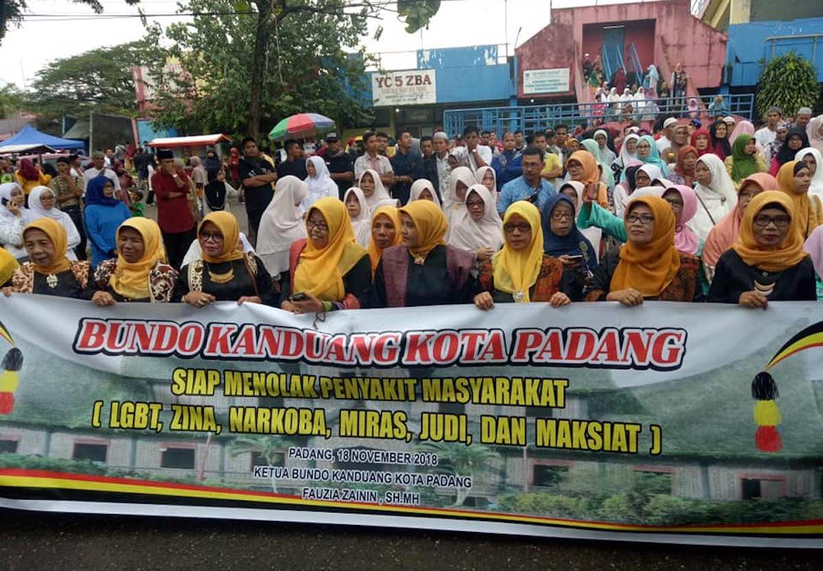 Indonesian mayor leads thousands in anti-LGBT march | PinkNews