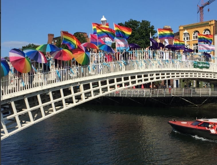 Pope Francis met by pro-LGBT demonstrators and rainbow flags in Dublin ...