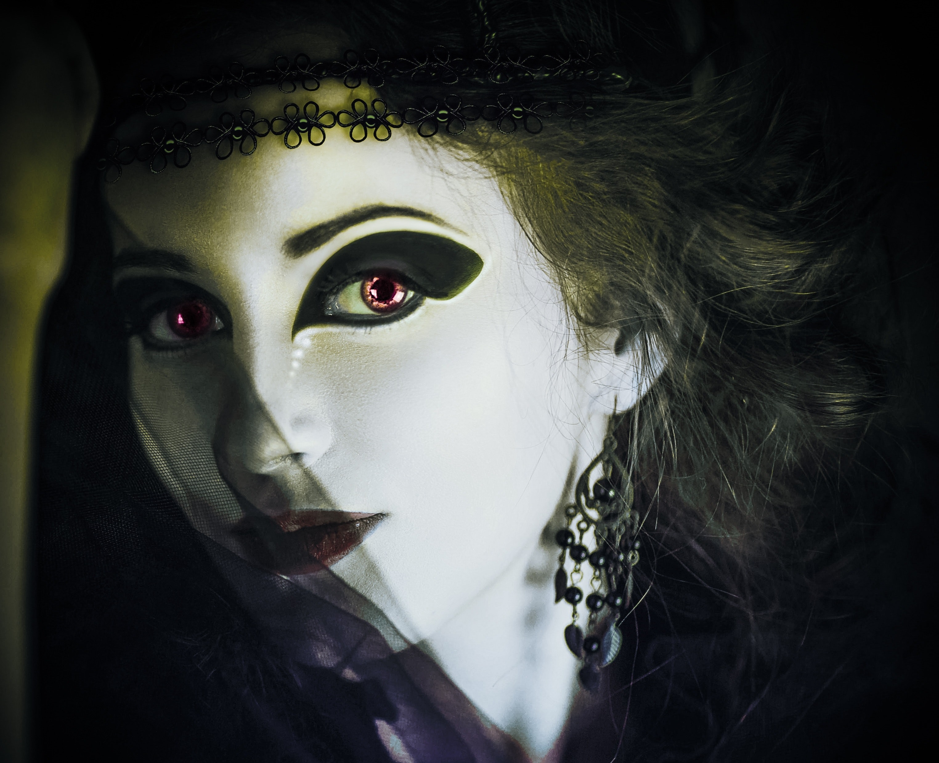 A scary amount of LGBT women and non-binary folks report seeing a ghost ...