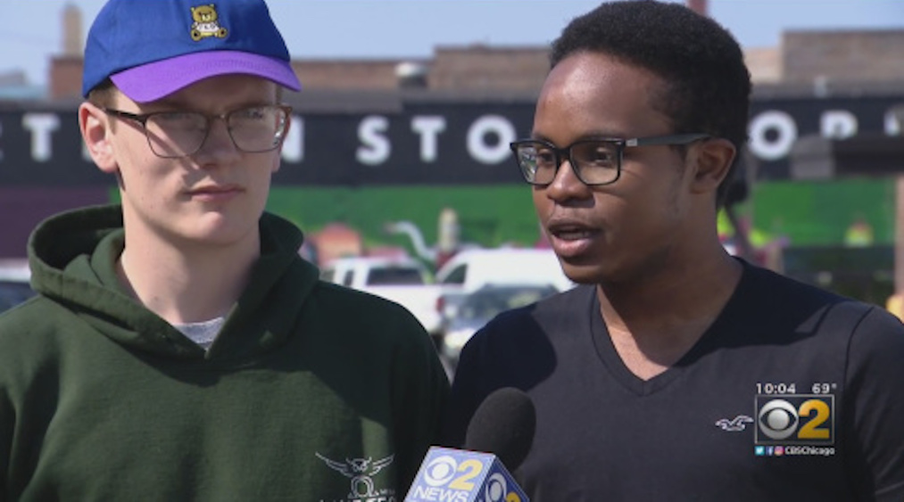 Young Chicago couple kicked out of restaurant for hugging | PinkNews