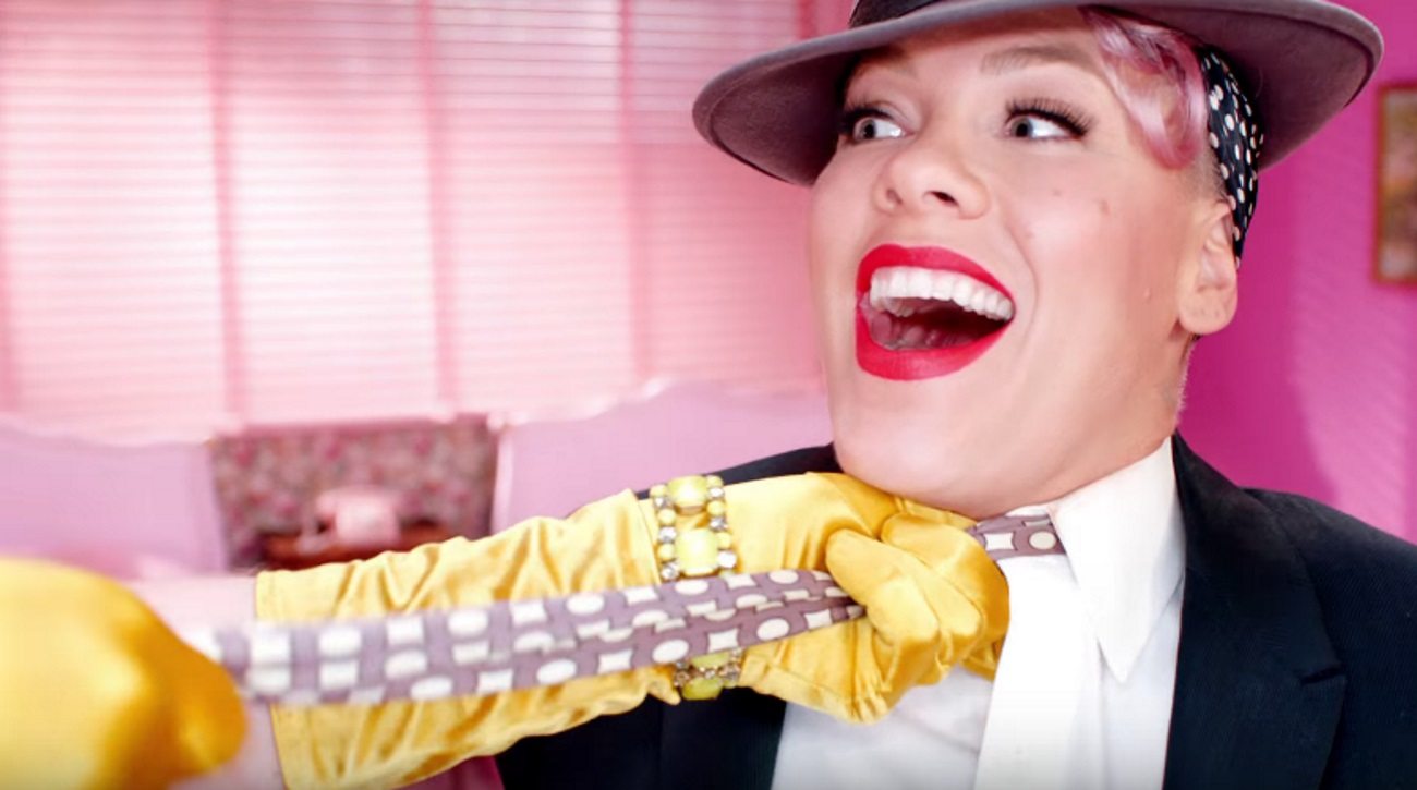 Céline Dion celebrated new album surrounded by Céline Dion drag queens