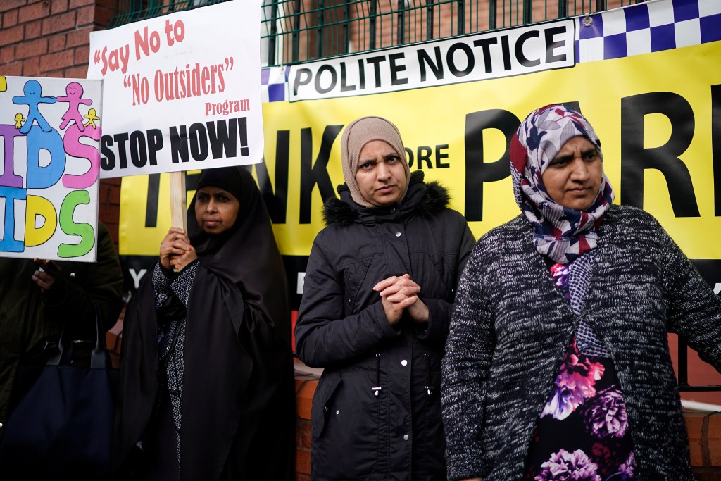 Birmingham: Protests over LGBT-inclusive education to start again