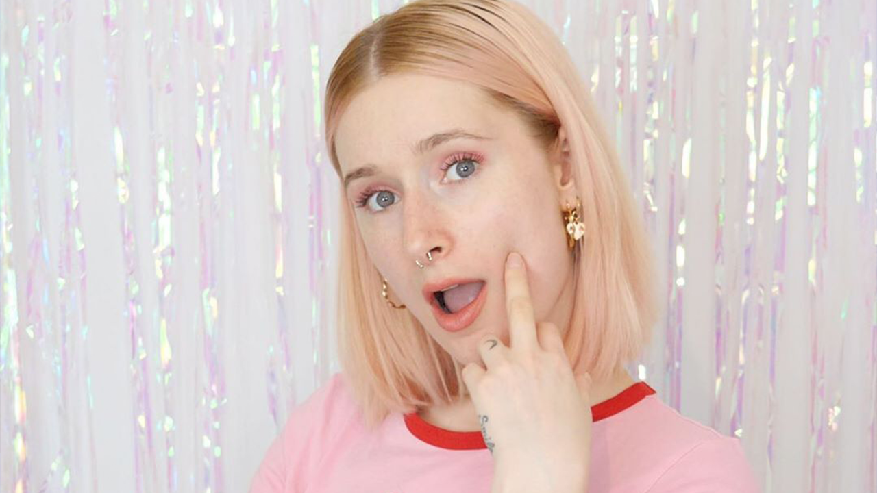 What is scissoring? How lesbians have sex