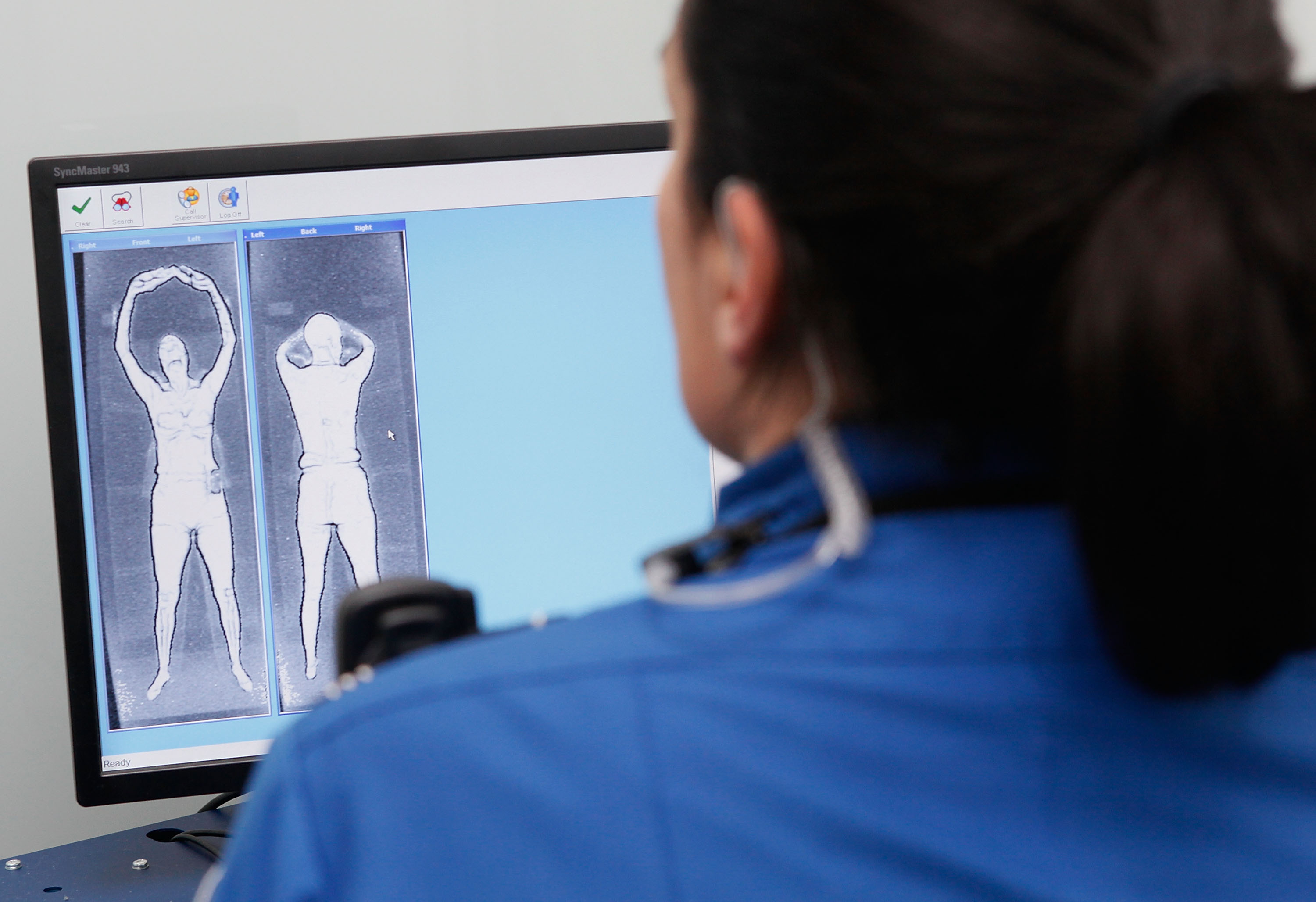 Trans woman shows airport security her genitals to be allowed on plane ...