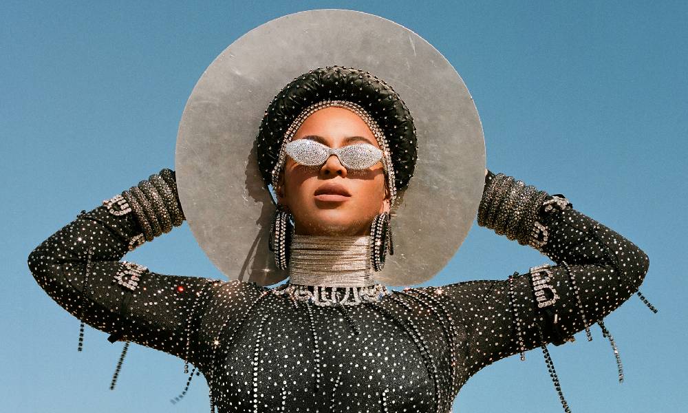 Beyoncé makes human LGBT Pride flag with backing dancers | PinkNews