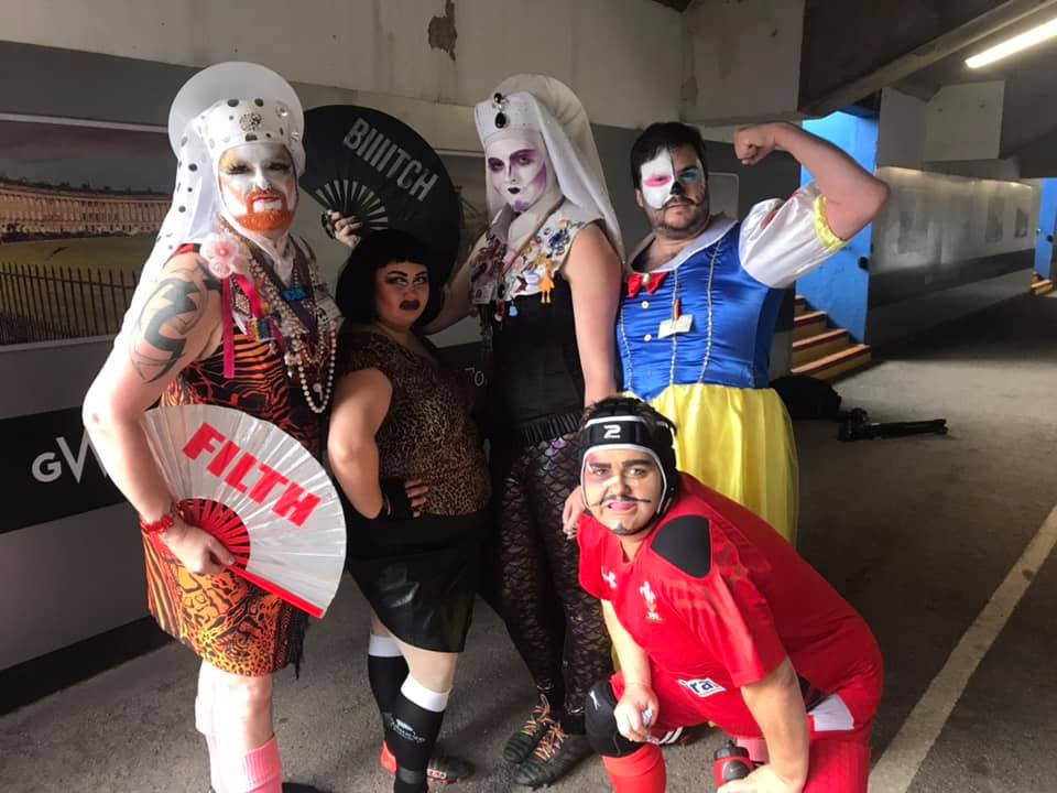 Rugby team of drag queens competes in charity game | PinkNews