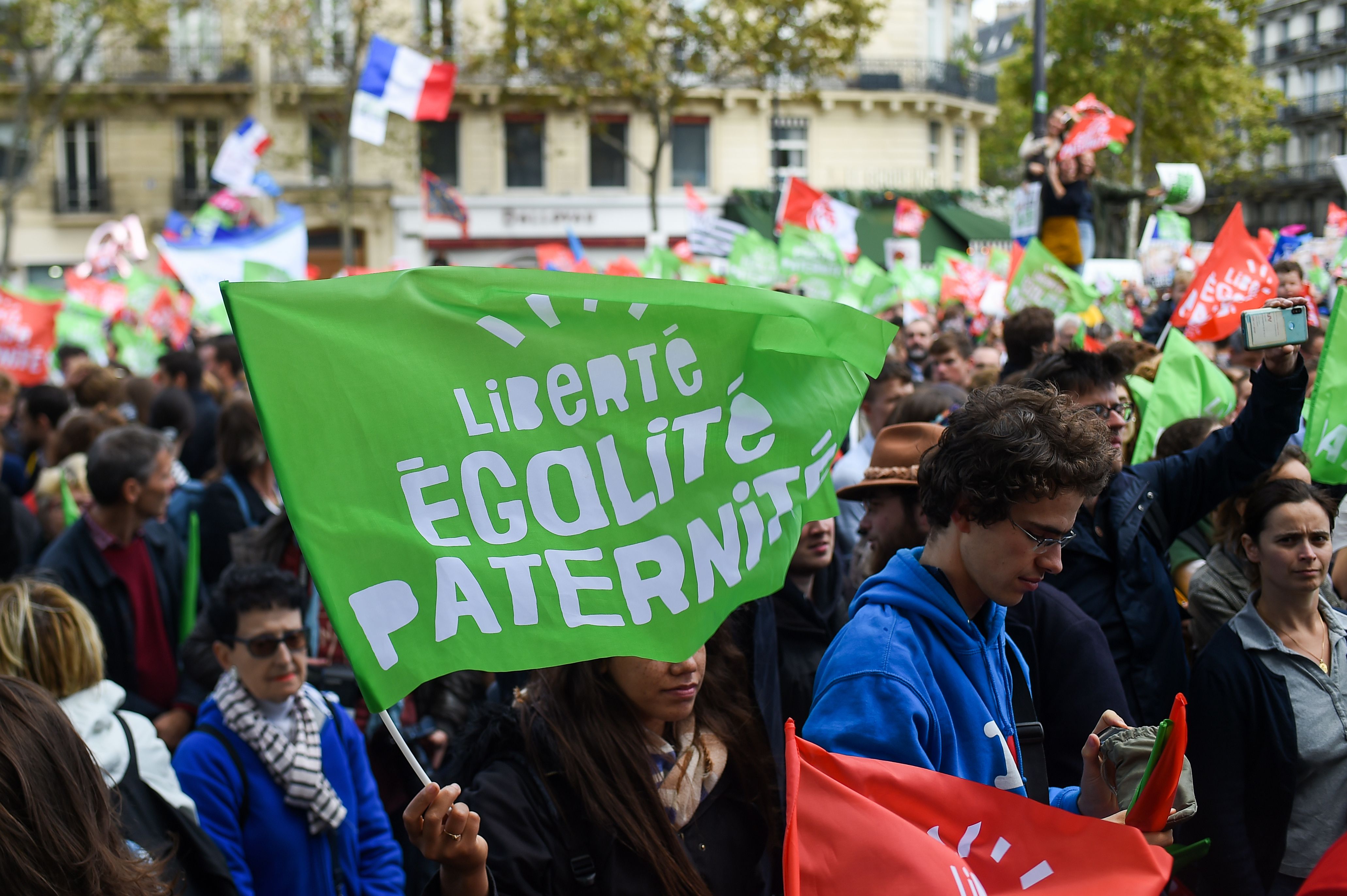 Mass protests in France against IVF for single and lesbian women