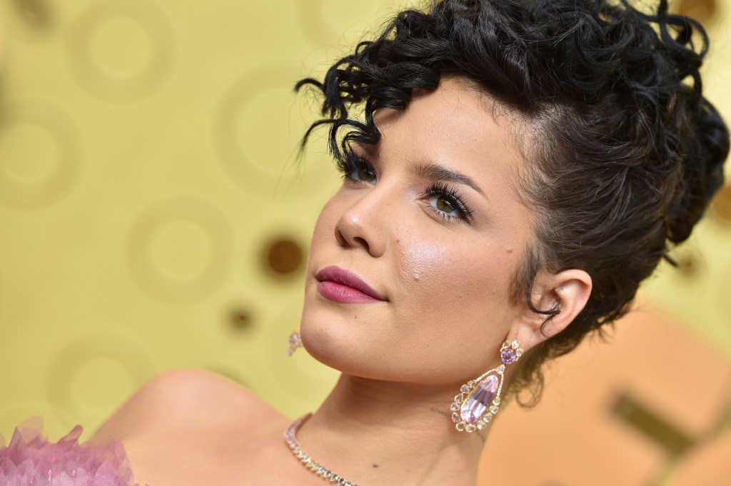 Halsey stuns Billboard Awards with 'Without Me' same-sex performance ...