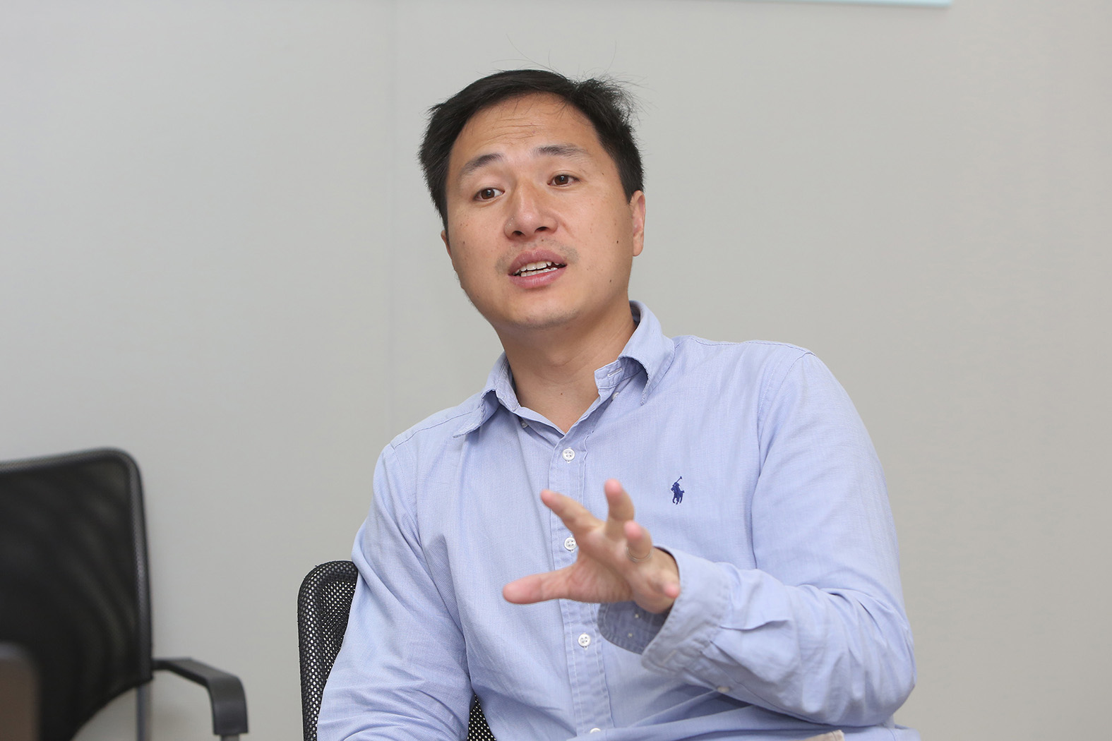 He Jiankui: Scientist who gene-edited babies for 'HIV immunity' jailed