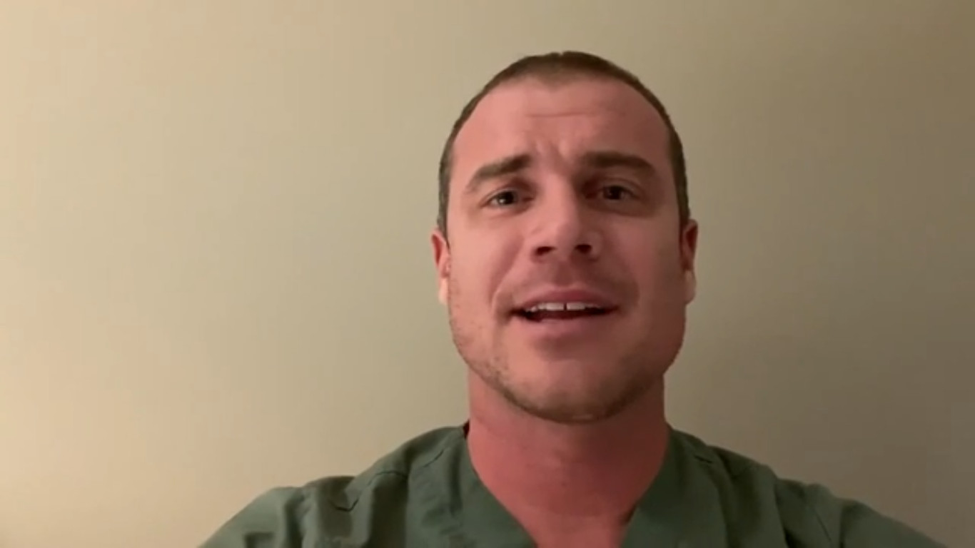 Australia: Gay blood ban slammed by queer doctor and 70 medics