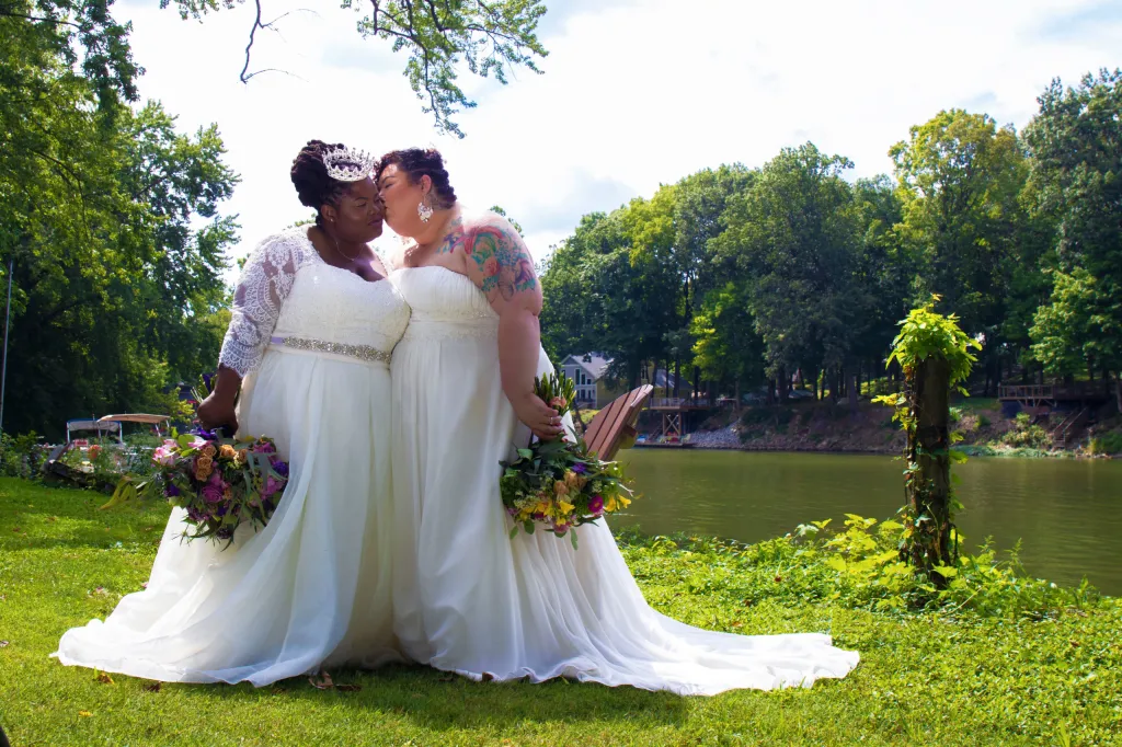 Trans man and trans woman marry in beautiful Indian wedding ceremony ...