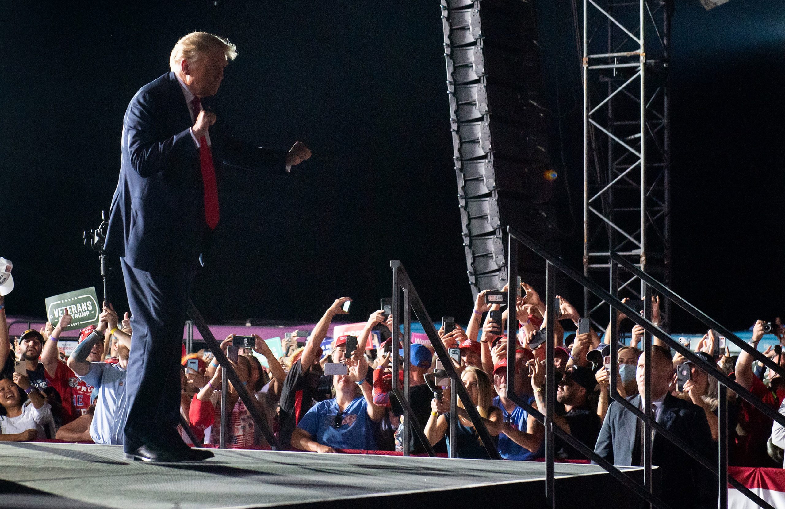 Donald Trump threatens to 'kiss guys' at Florida rally