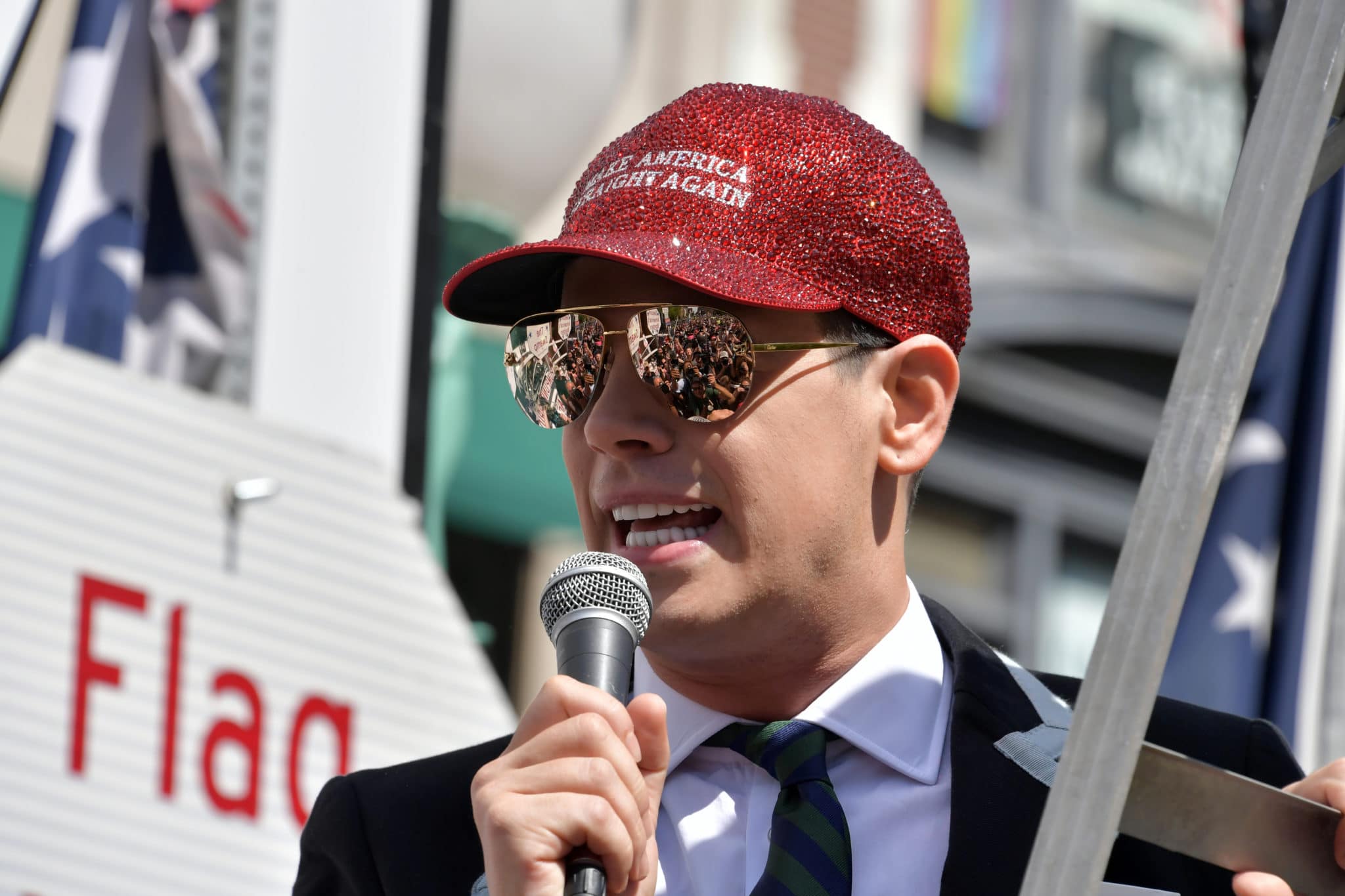 Milo Yiannopoulos replaces Brad Pitt as Straight Pride mascot | PinkNews