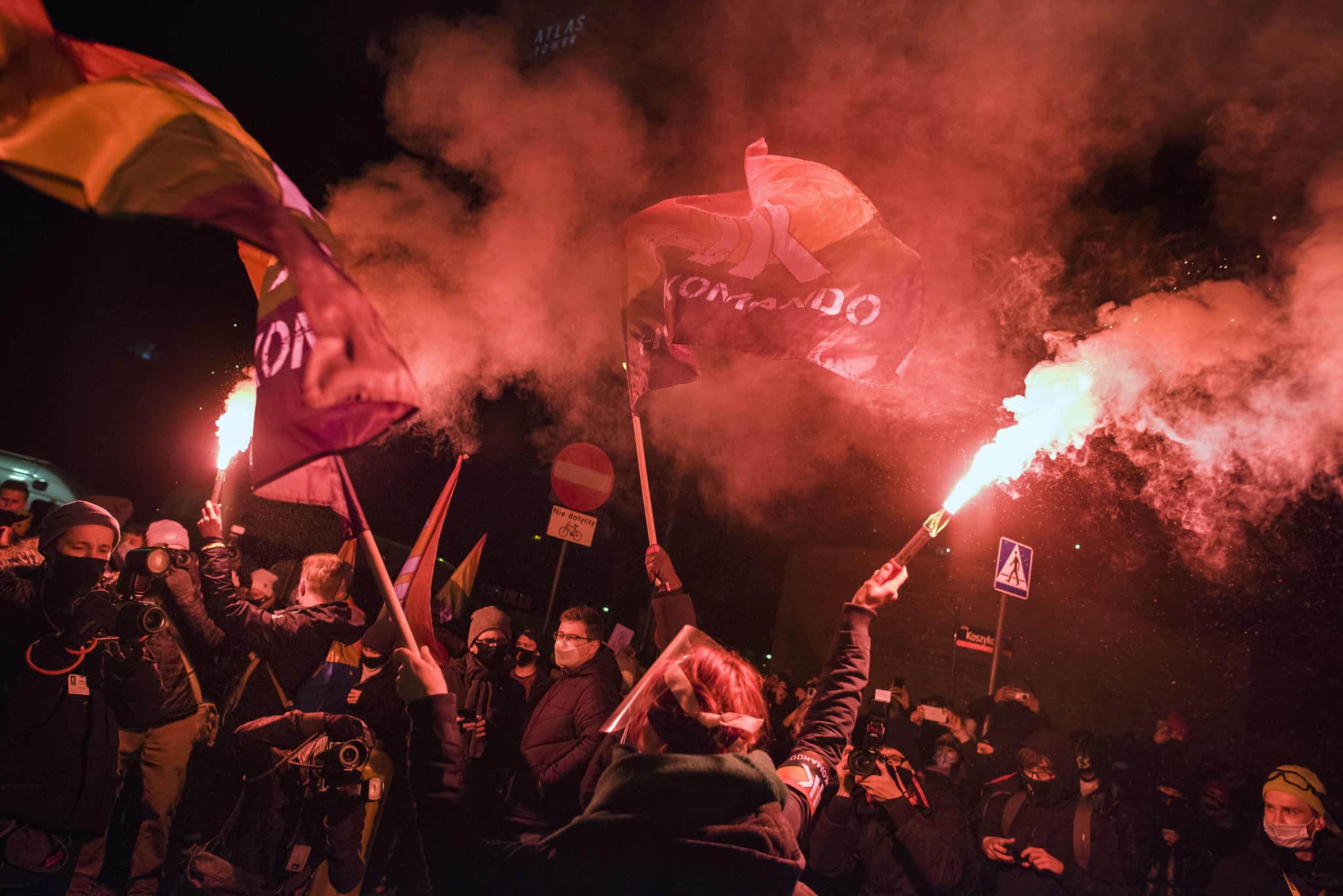 Poland: Gay man brutally attacked by drunk thugs in broad daylight