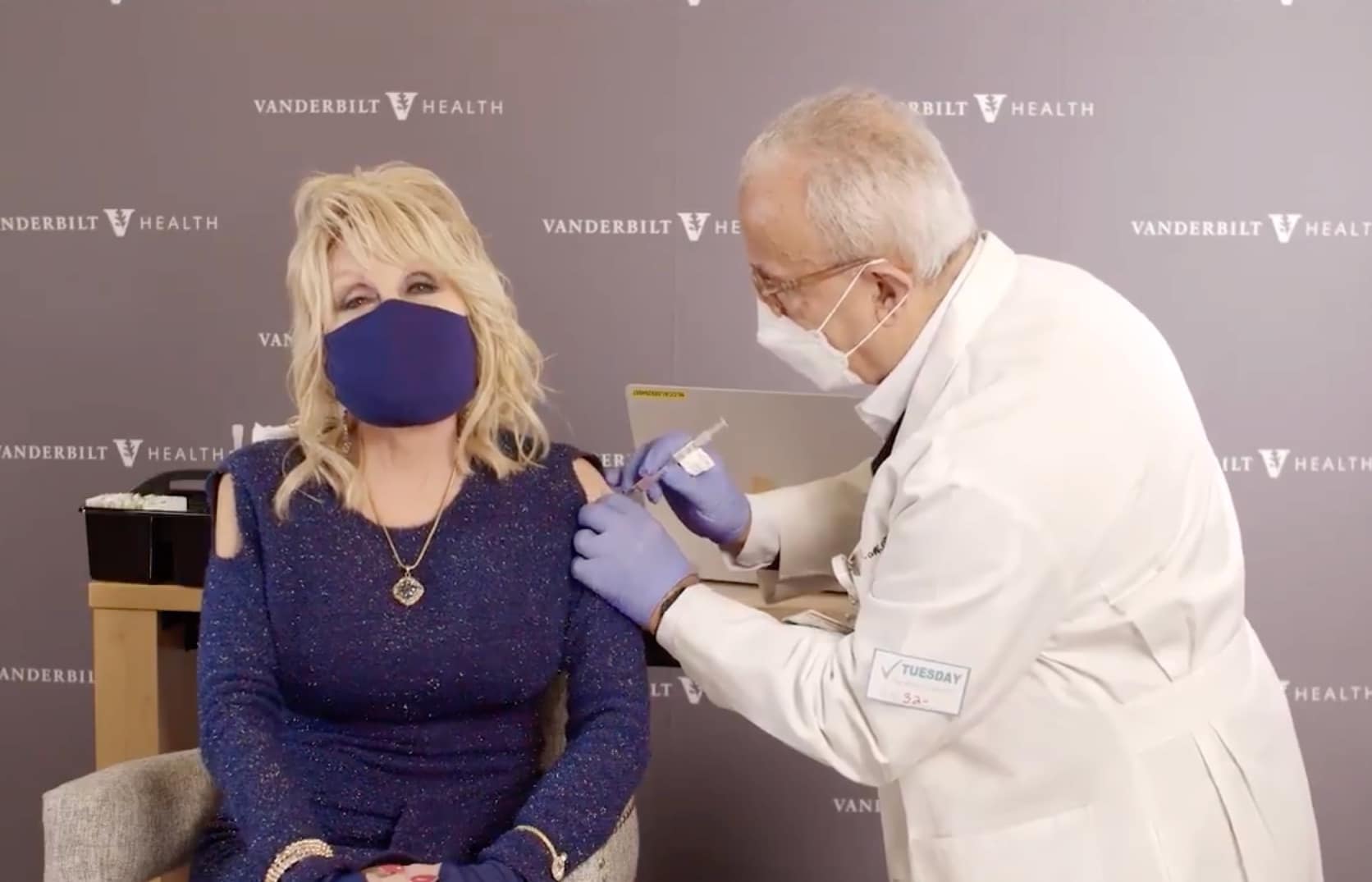 Hilarious Dolly Parton 'Jolene' video urges Karens to 'please just wear ...