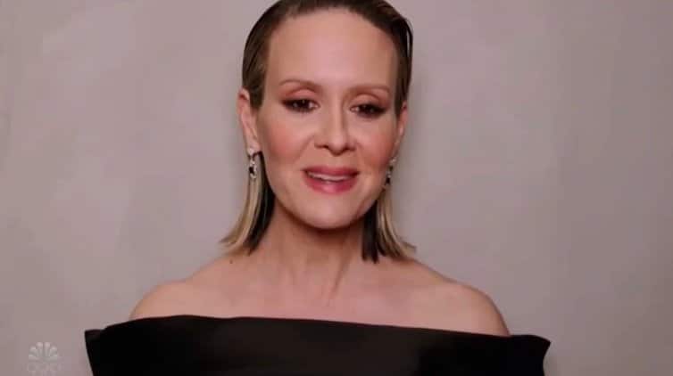 Sarah Paulson wins Golden Globes with cat banter and epic losing face
