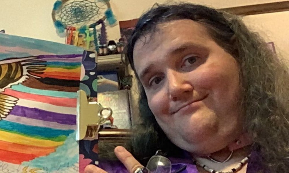 This bisexual YouTuber and her trans girlfriend were allegedly ...