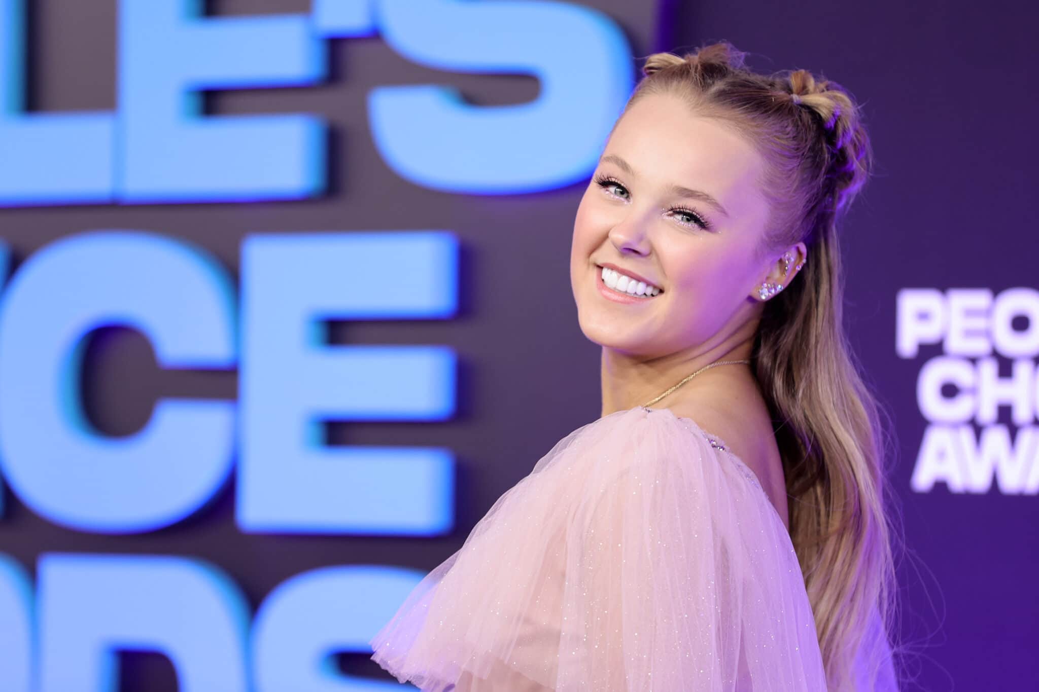 JoJo Siwa 'didn't think twice' about losing fans after coming out