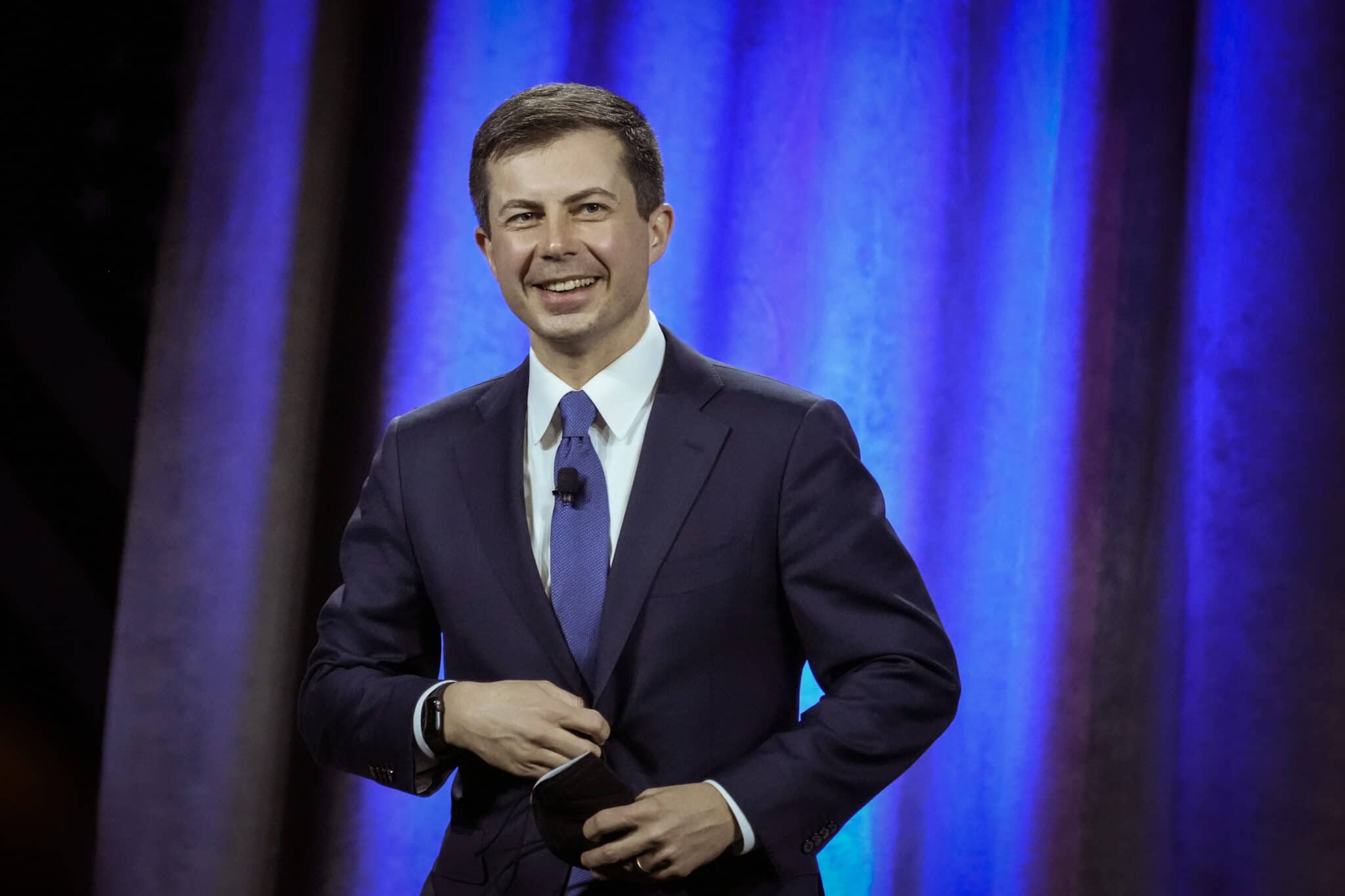 'Daddy' Pete Buttigieg works out topless and transports the gays to ...