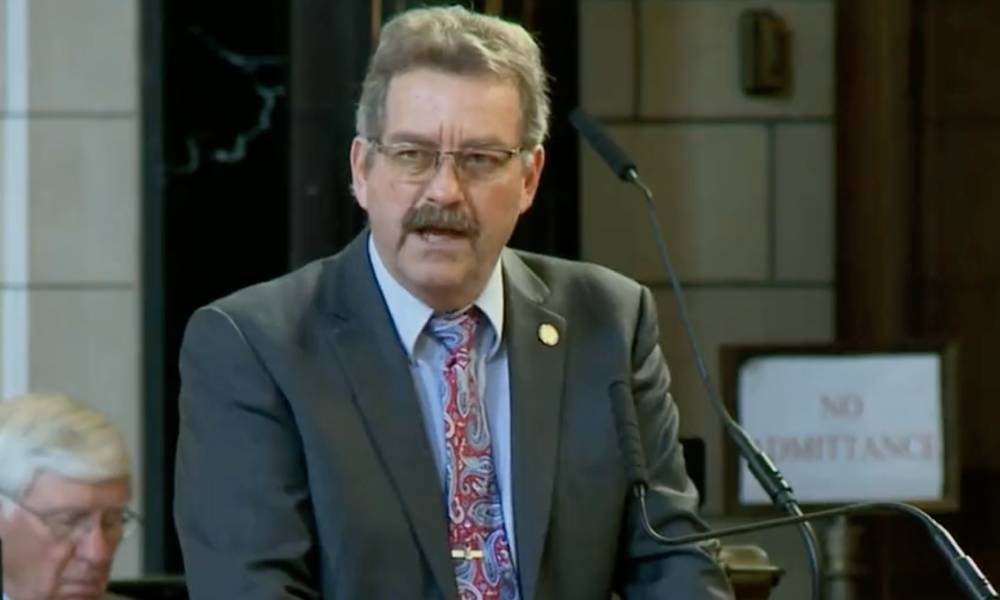 Senator apologises for pedalling 'ugly' rumour about furries and litter ...