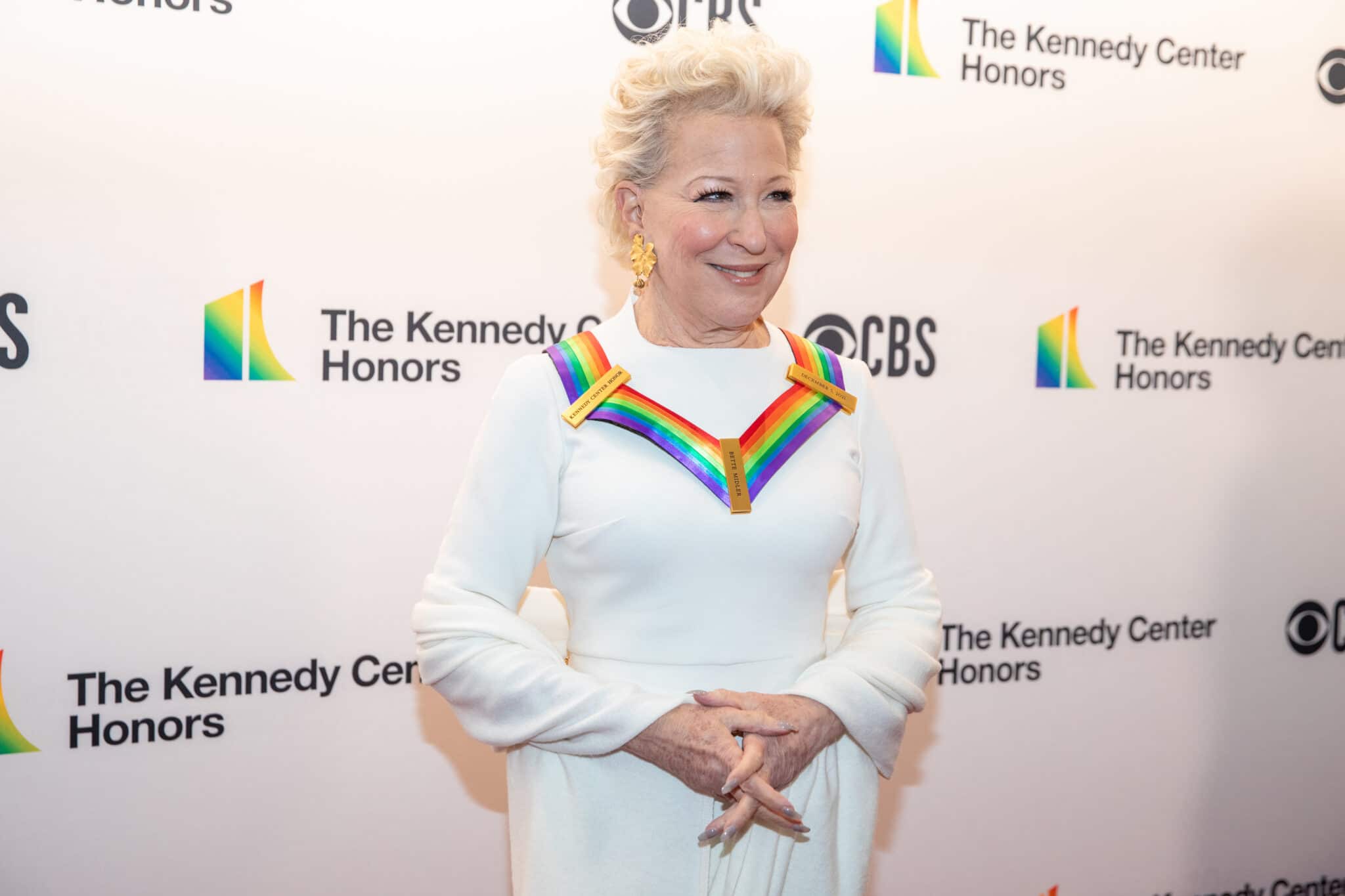 Bette Midler sparks furious backlash after parroting anti-trans dog ...