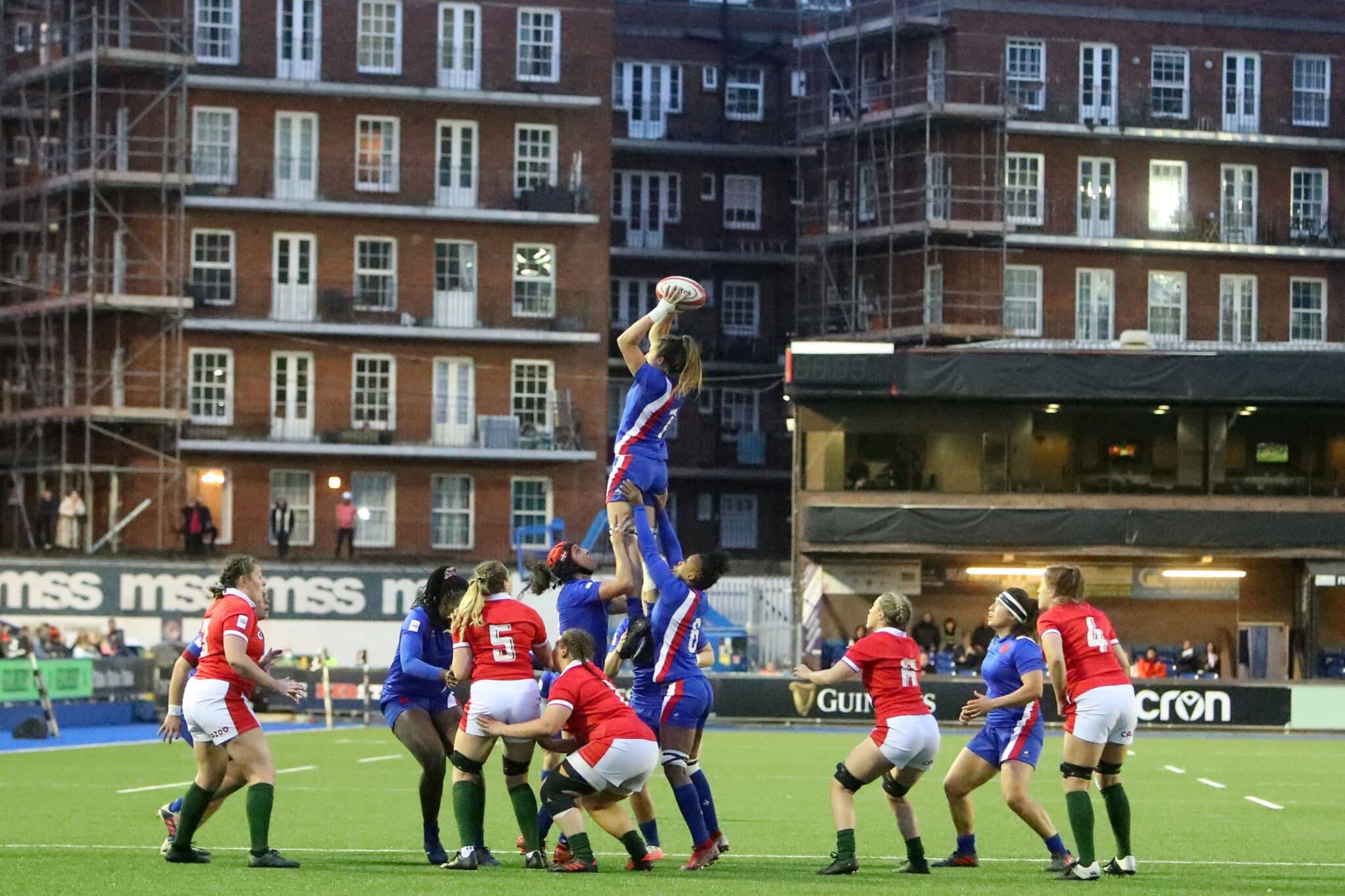 Ellia Green: Rugby star applauded after coming out as trans