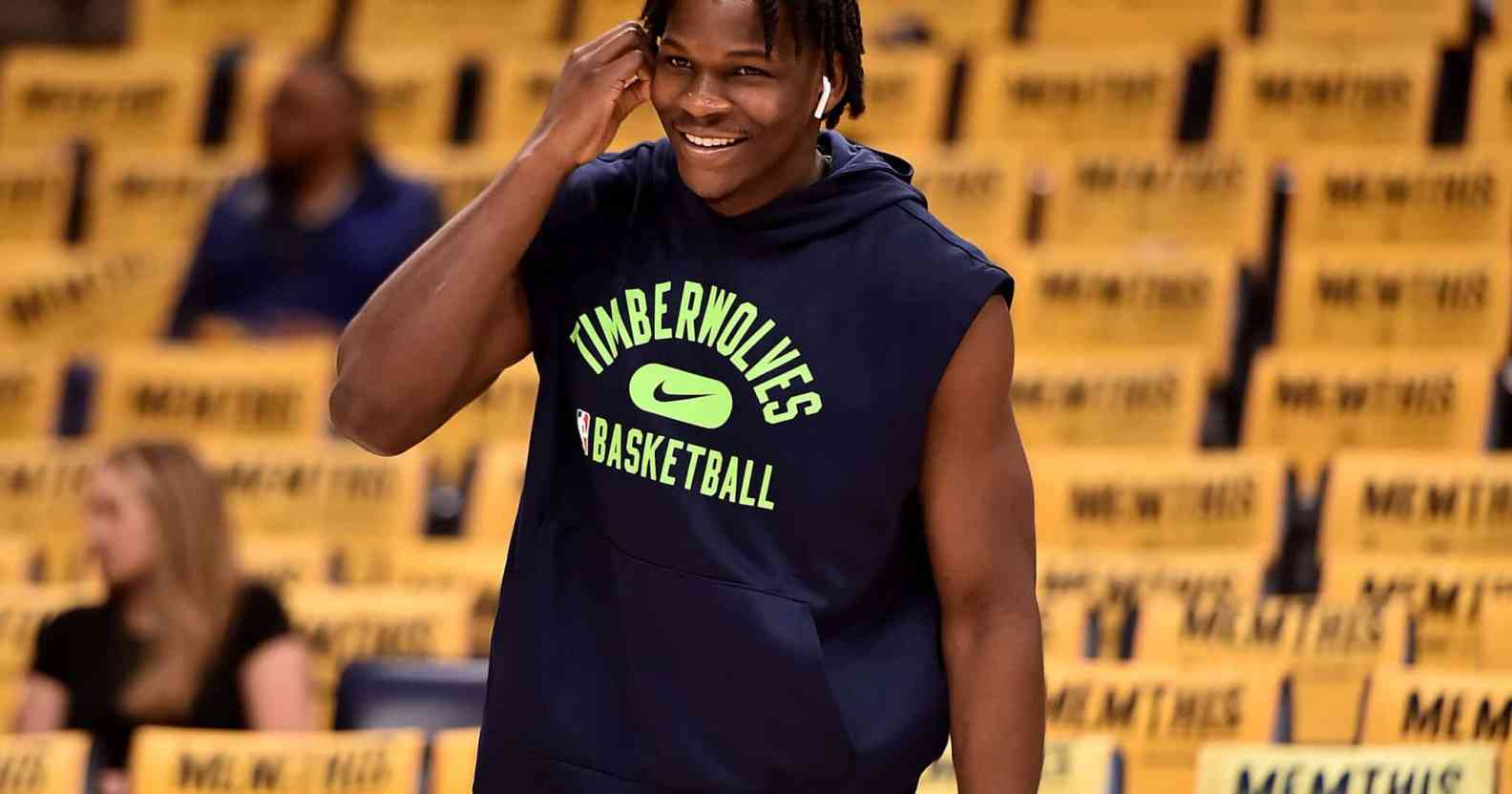 Anthony Edwards vows to be better after homophobic comments