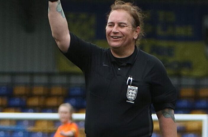 NBA referee Che Flores becomes first non-binary trans ref