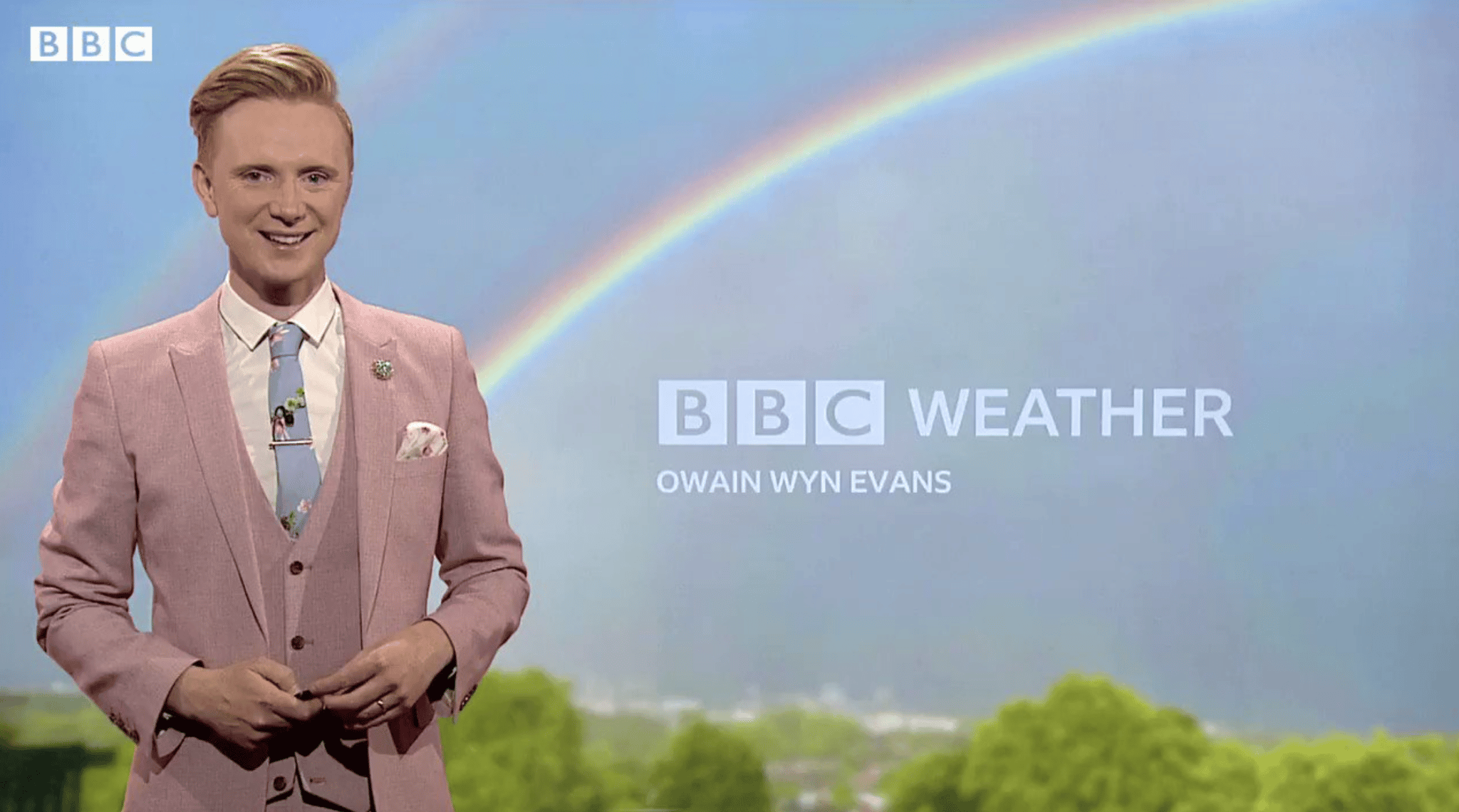 Watch BBC News presenter give middle finger live on air