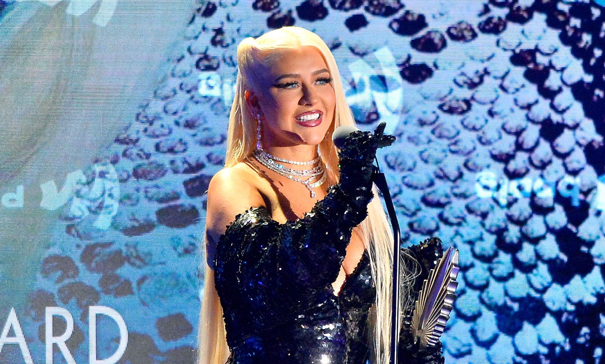Christina Aguilera's gay fans taught her to 'give a good blow job’