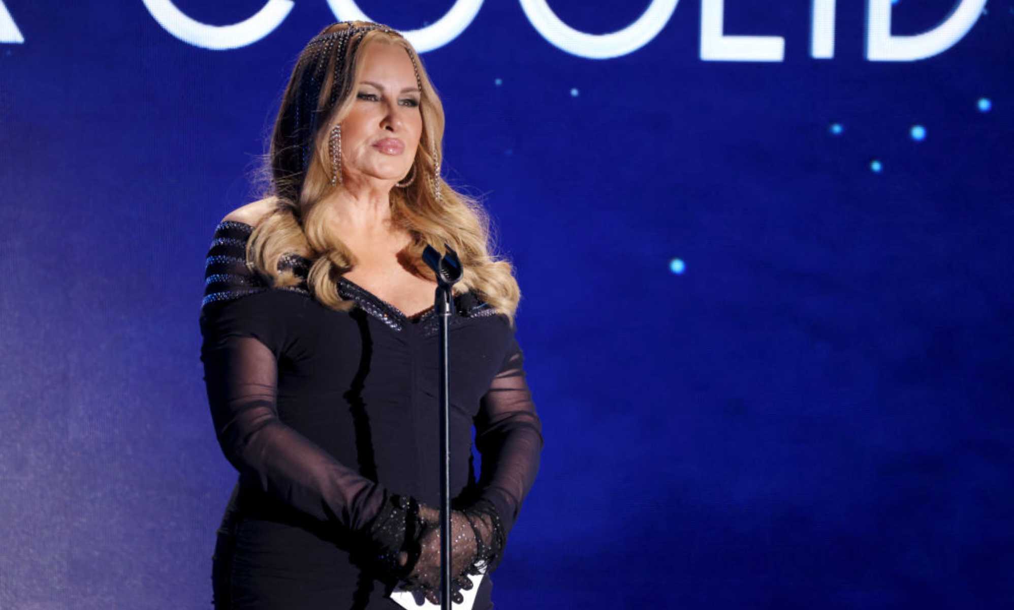 Jennifer Coolidge pays tribute to LGBTQ fans at GLAAD Awards