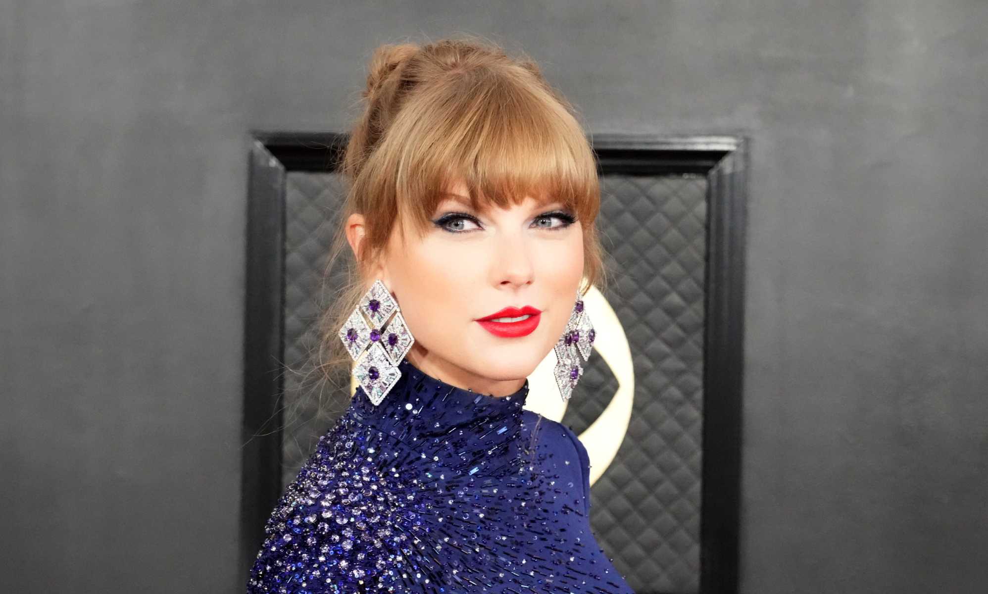 Taylor Swift to be honoured with prestigious LGBT ally award