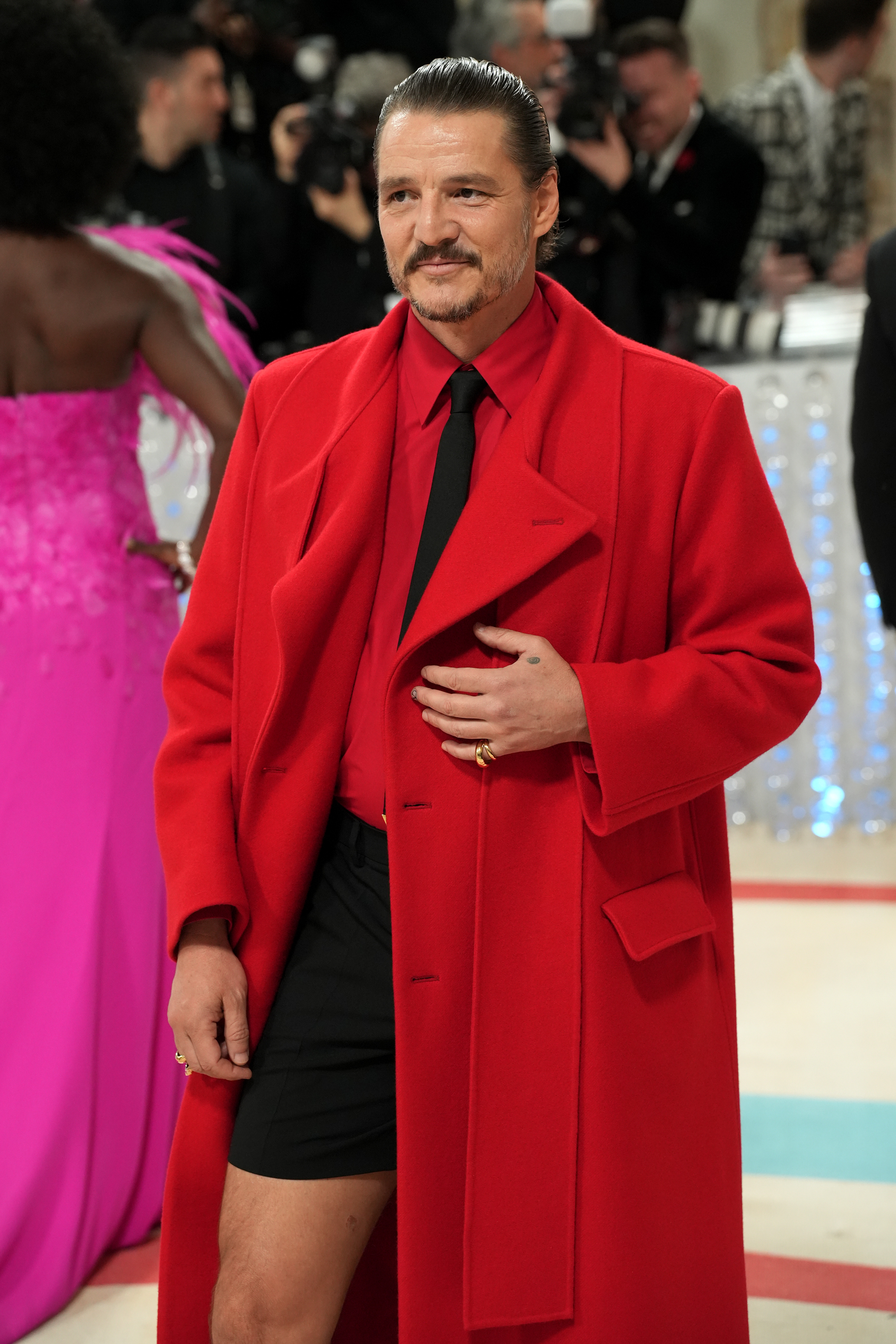 Pedro Pascal tells Bella Ramsey reason for his red carpet pose