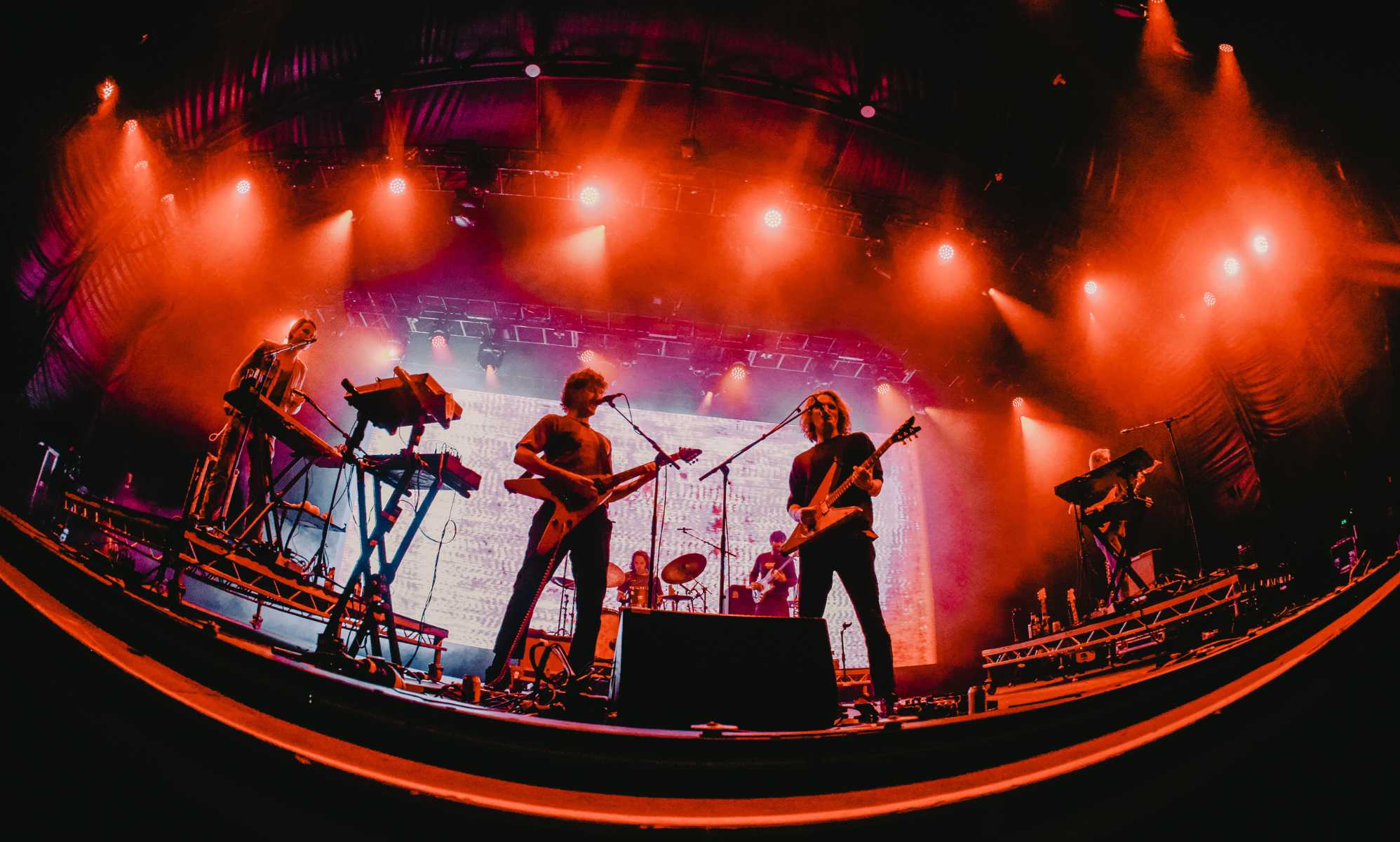 King Gizzard and The Lizard Wizard play Tennessee show in drag