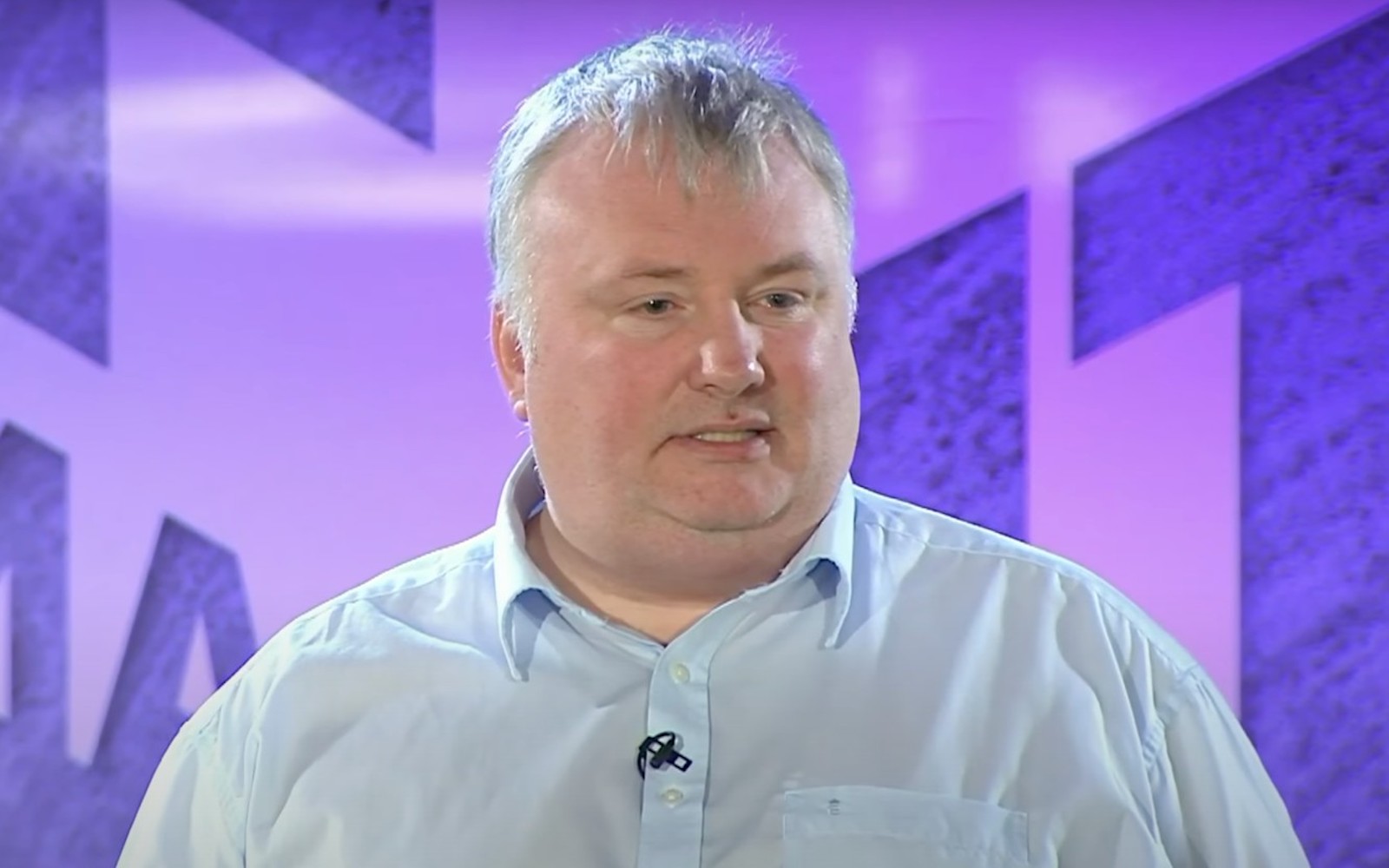 BBC presenter Stephen Nolan apologises over sexual images