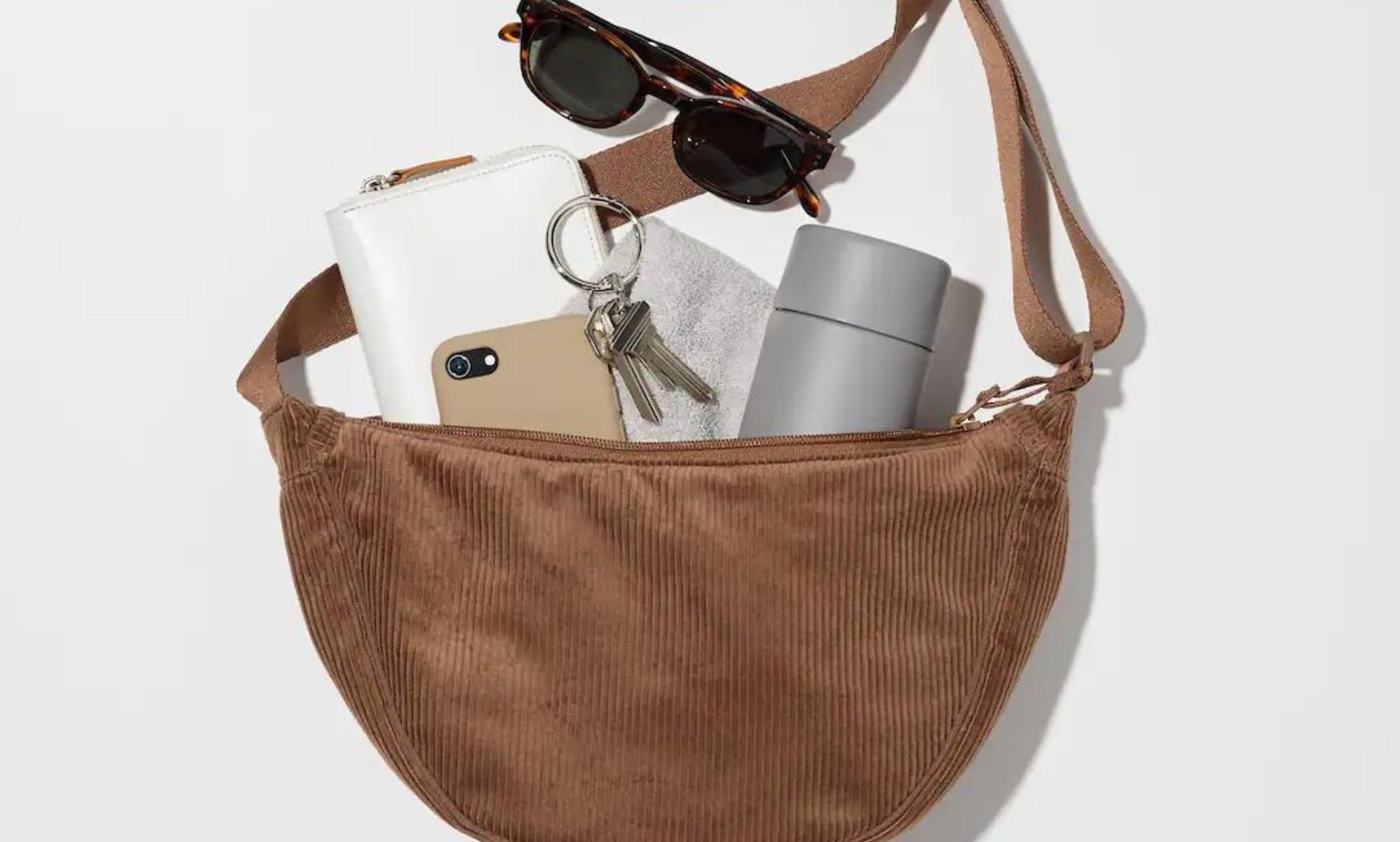 Uniqlo releases new edition of its sold out crossbody bag