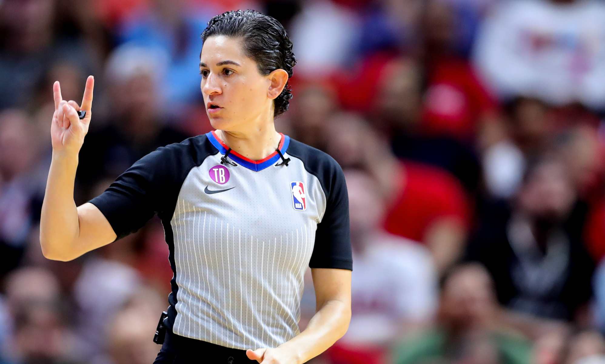 NBA referee Che Flores becomes first non-binary trans ref