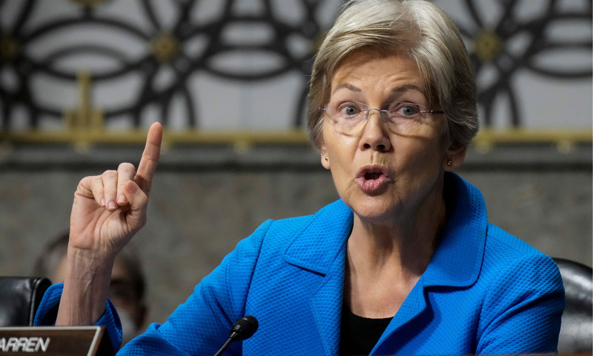 Elizabeth Warren doubles down on commitment to LGBT community, vows to ...