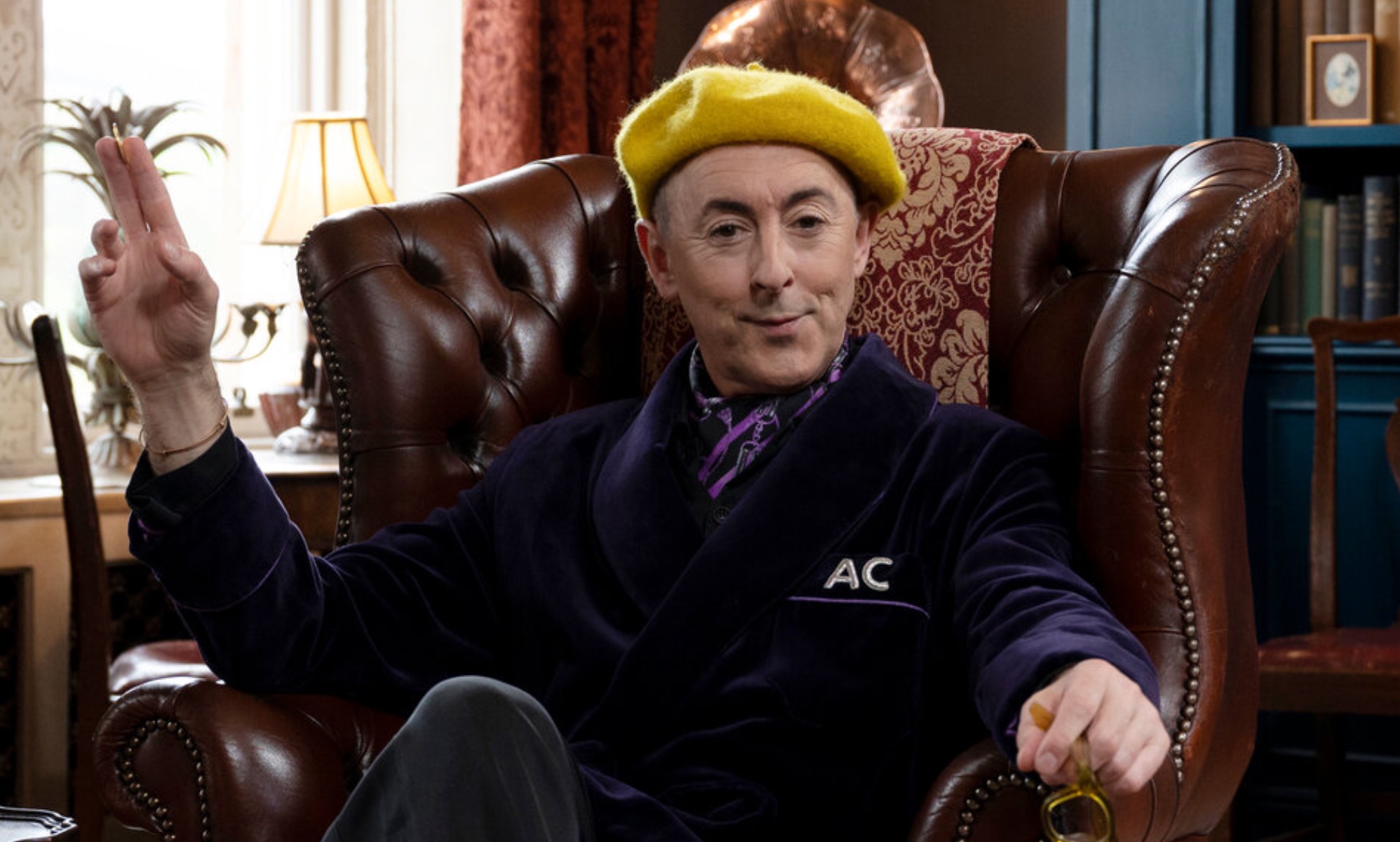 Alan Cumming returned OBE due 'toxicity' of British Empire